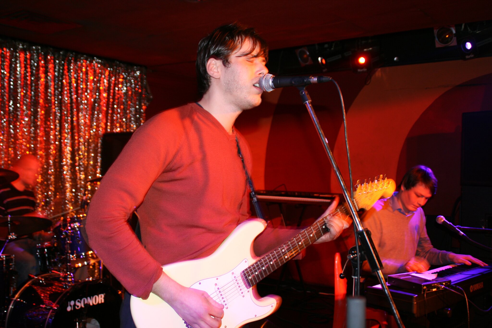 Neue Musik-Hoffnung aus München: Kimo mit Au Revoir Simone im Atomic ...