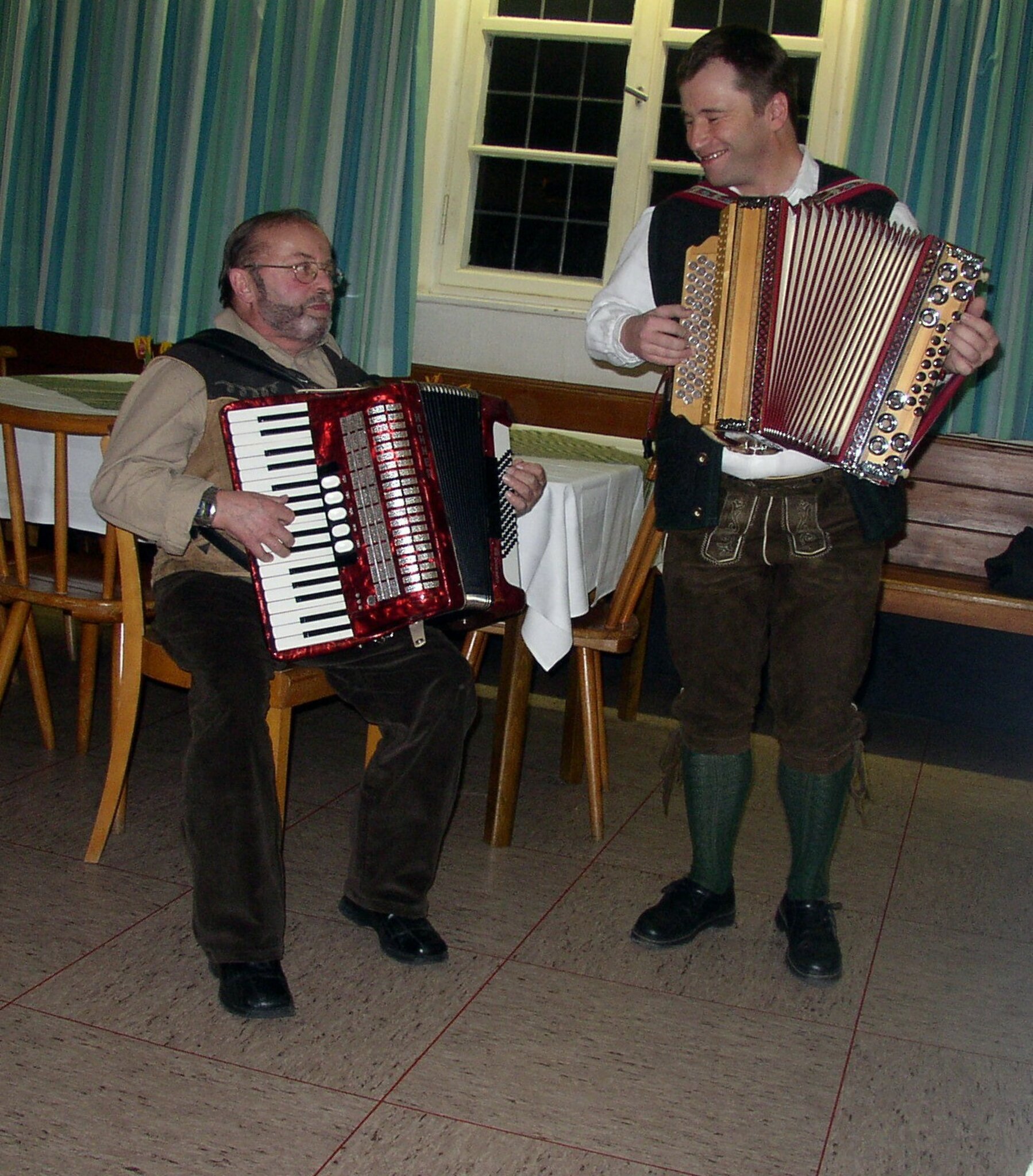 Nach dem Harmonika – Seminar ging es rund...... - Krumbach