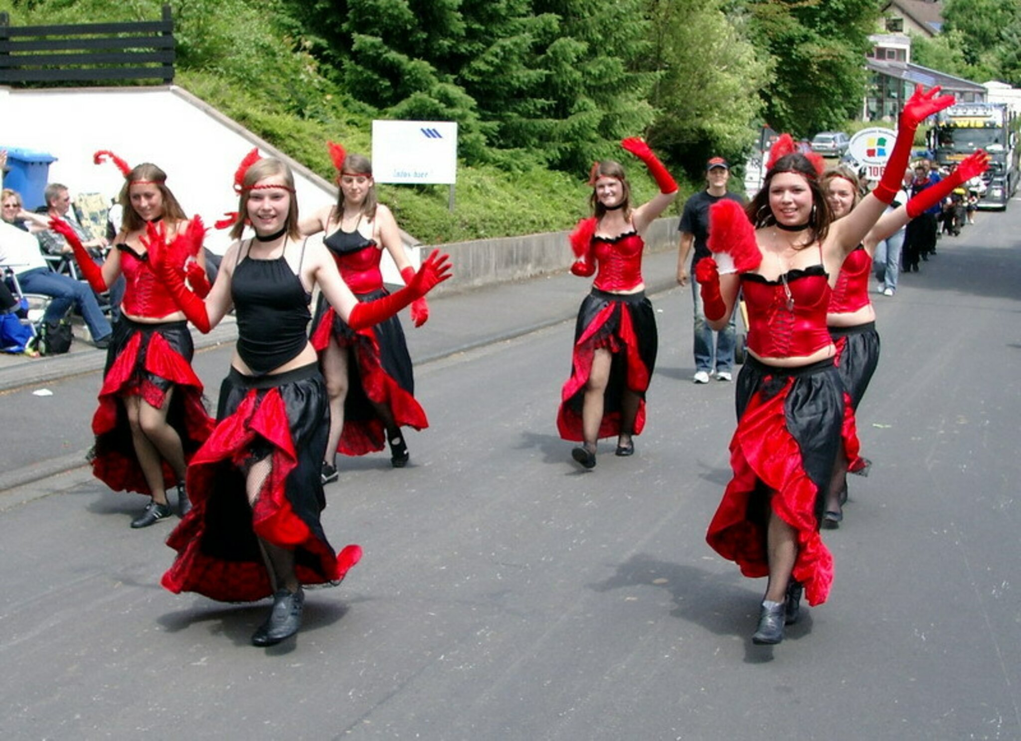 Dance & Fun Wenkbach e.V. nahm am Festzug des 48. Hessentages in ...