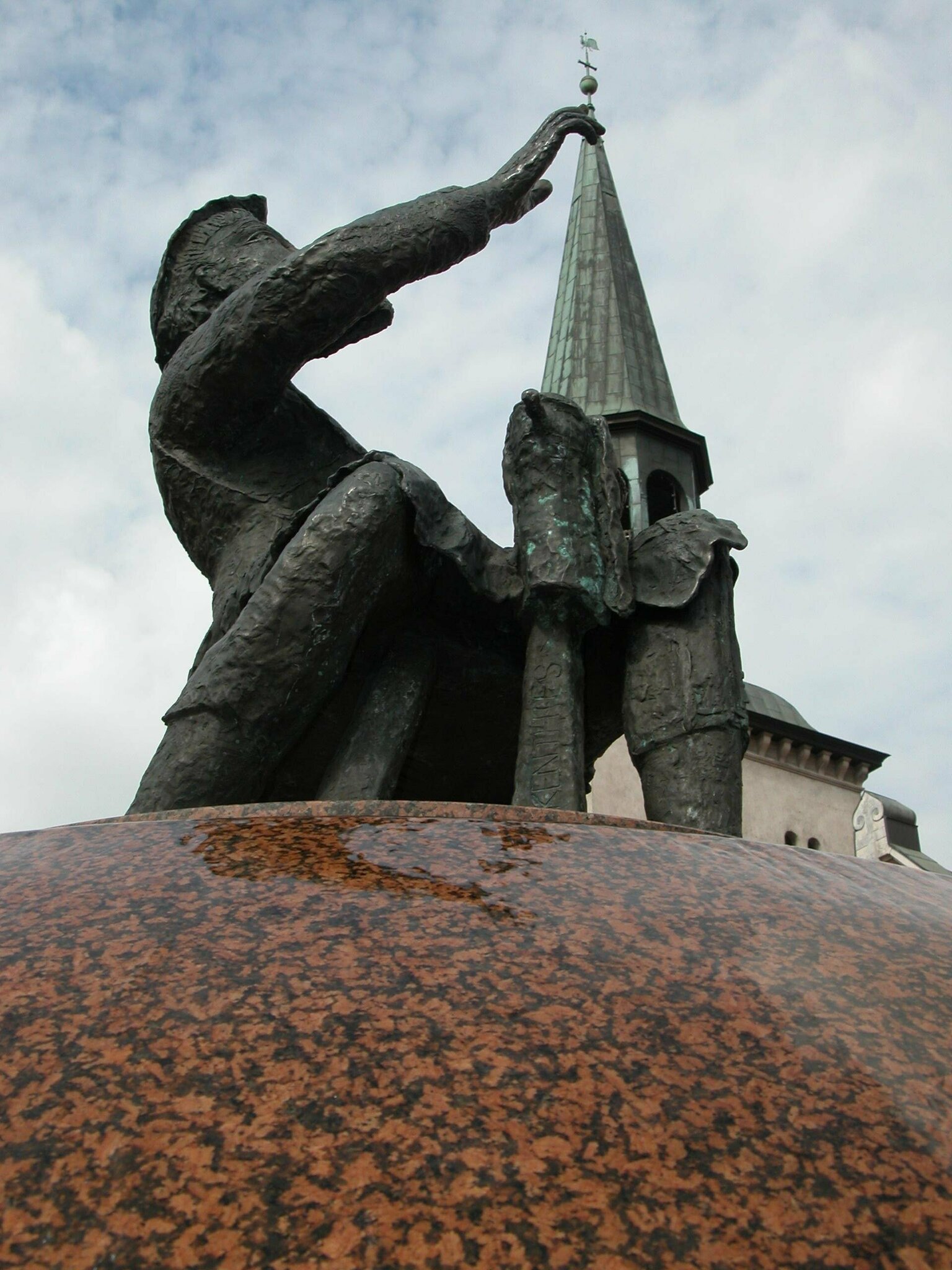 Wicken Thies beschützt die Pankratiuskirche - Burgdorf