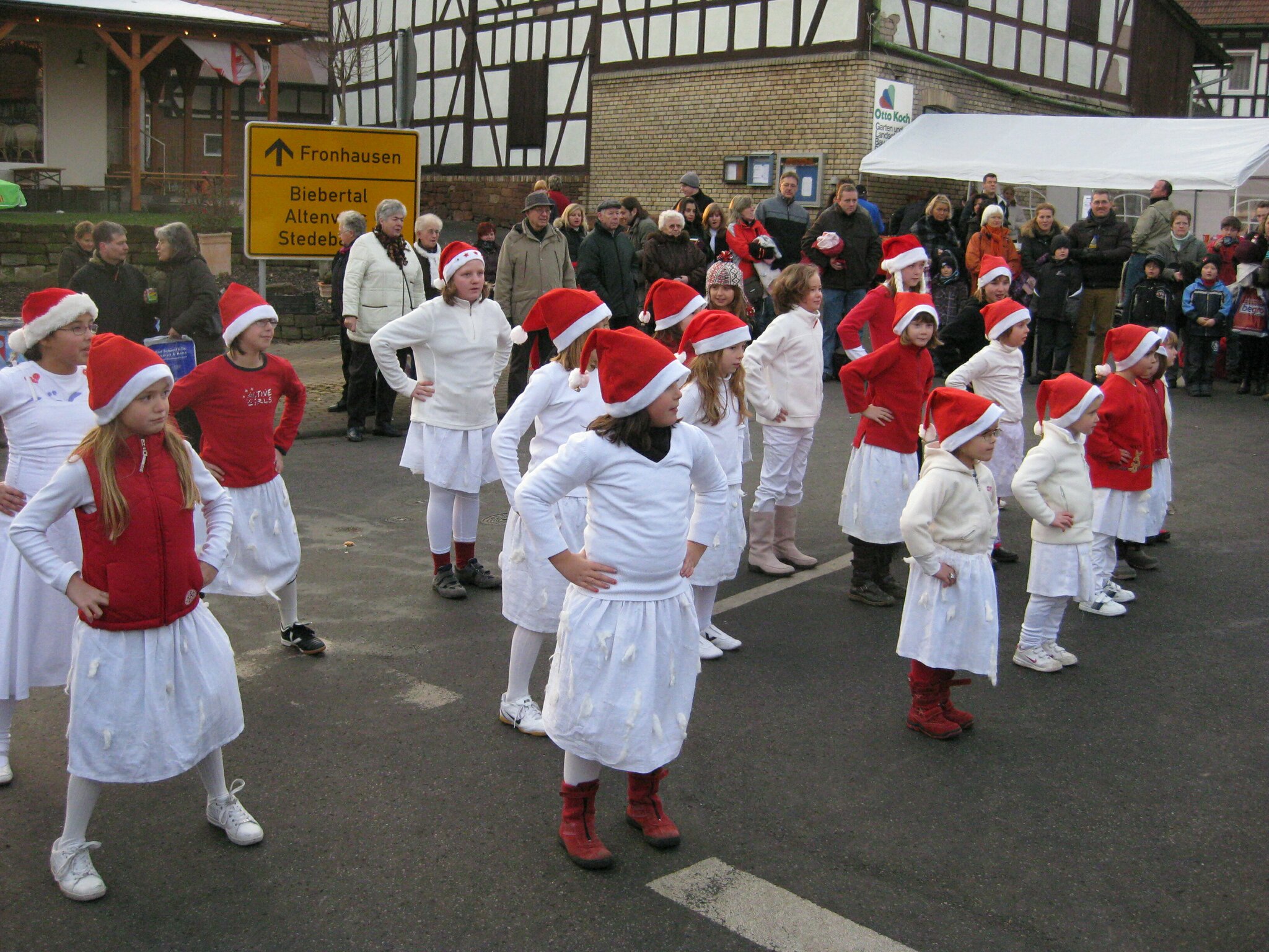 Dance & Fun Wenkbach e.V. - Auftritt auf dem Weihnachtsmarkt in ...