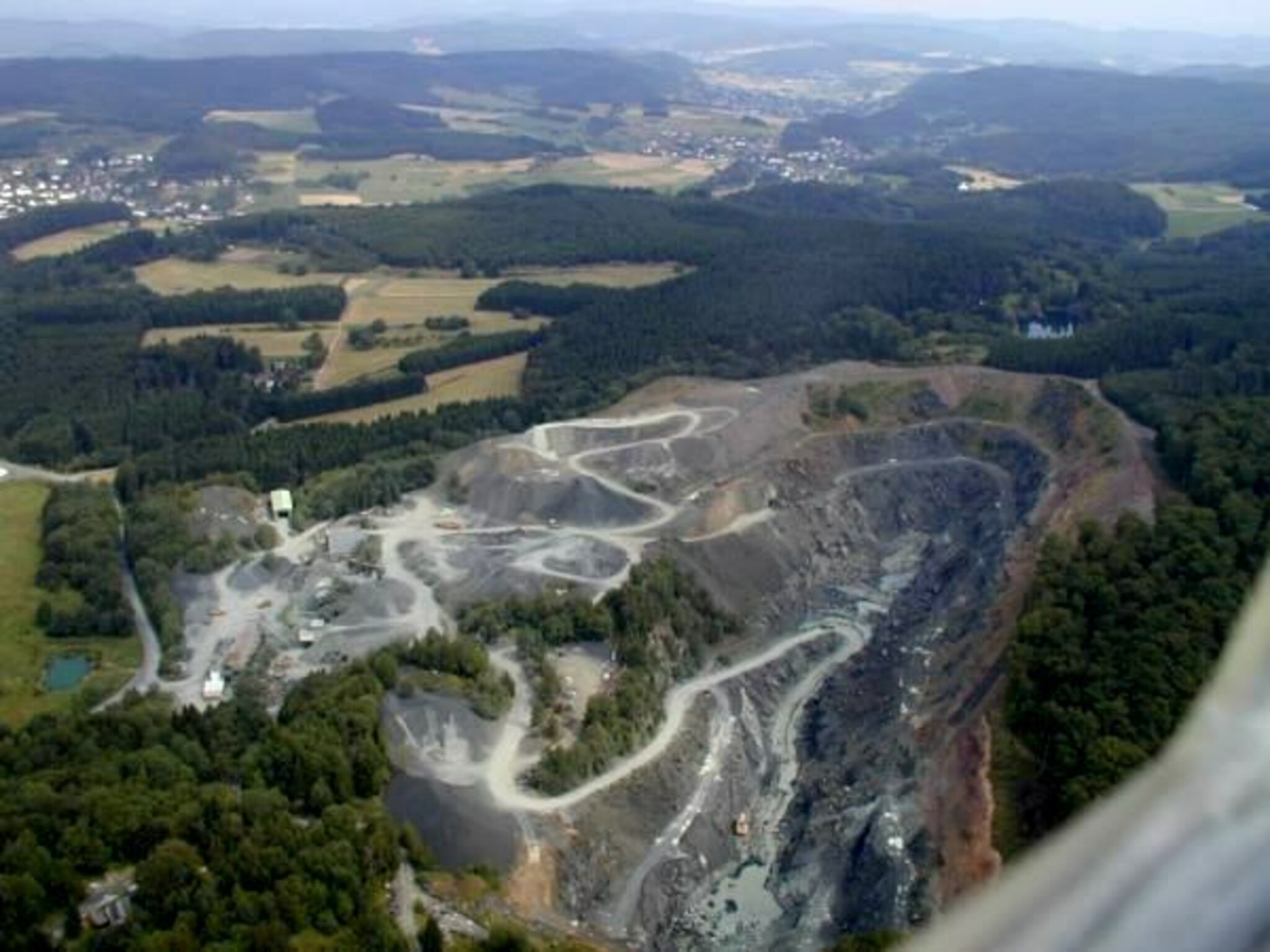 Spazierweg am : "Diabas - Steinbruch " - im Wandel der Zeit - Breidenbach