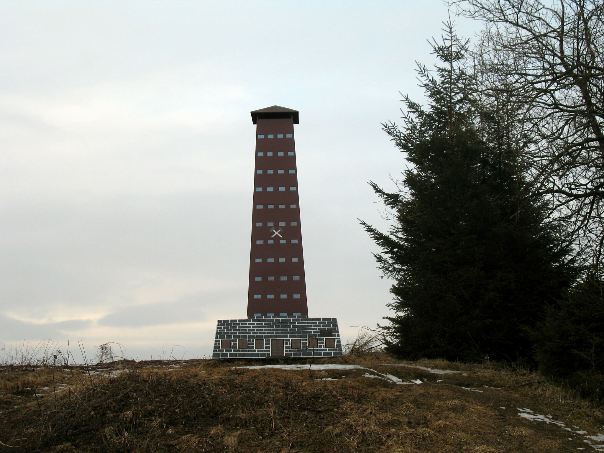 Die Eschenburg hat nun ein würdiges Denkmal - Breidenbach