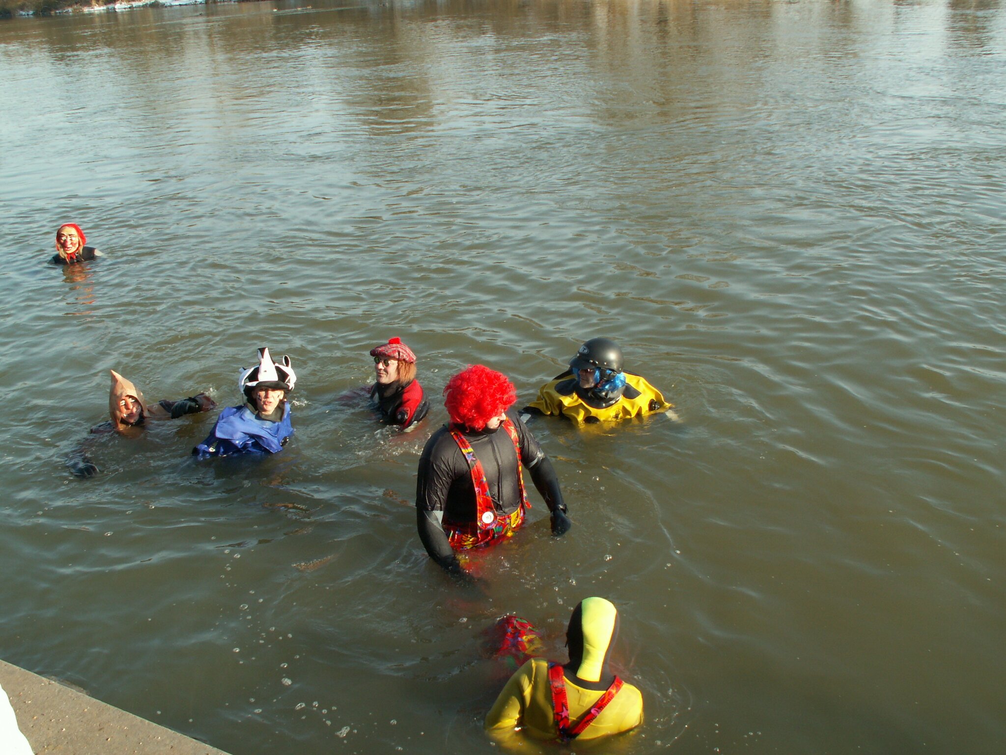 Lauinger Faschingsschwimmen auf der Donau - Lauingen (Donau)