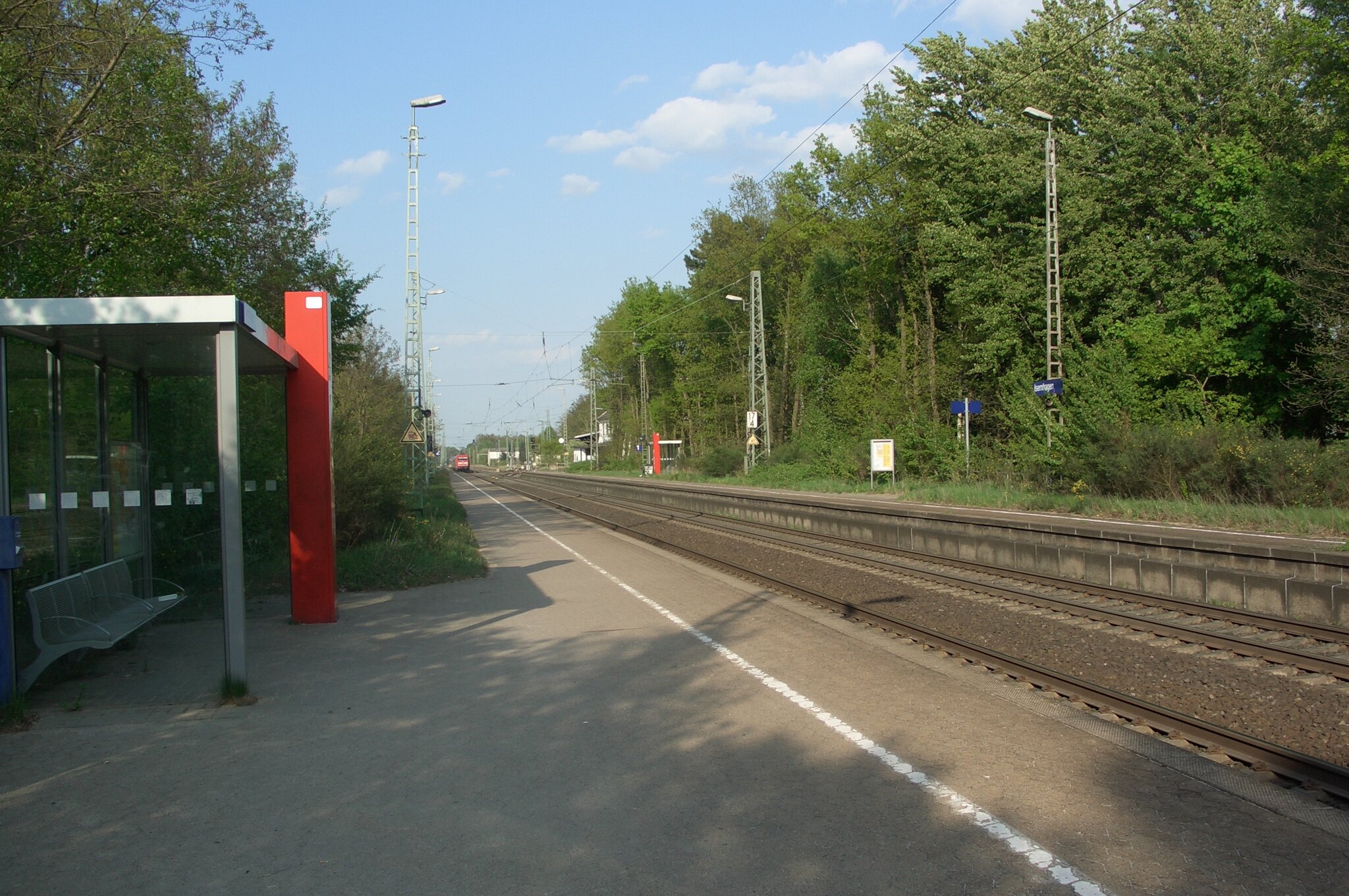 ...die "rasenden" Züge vom Bahnhof Isernhagen - Isernhagen