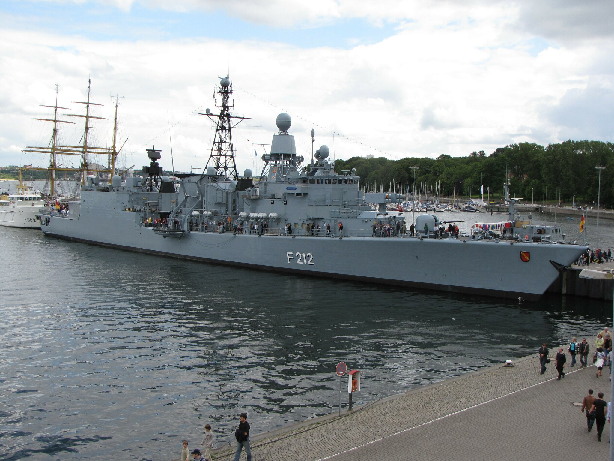 Deutsche Marine: Rekord für „Open Ship" - Hannover-Herrenhausen