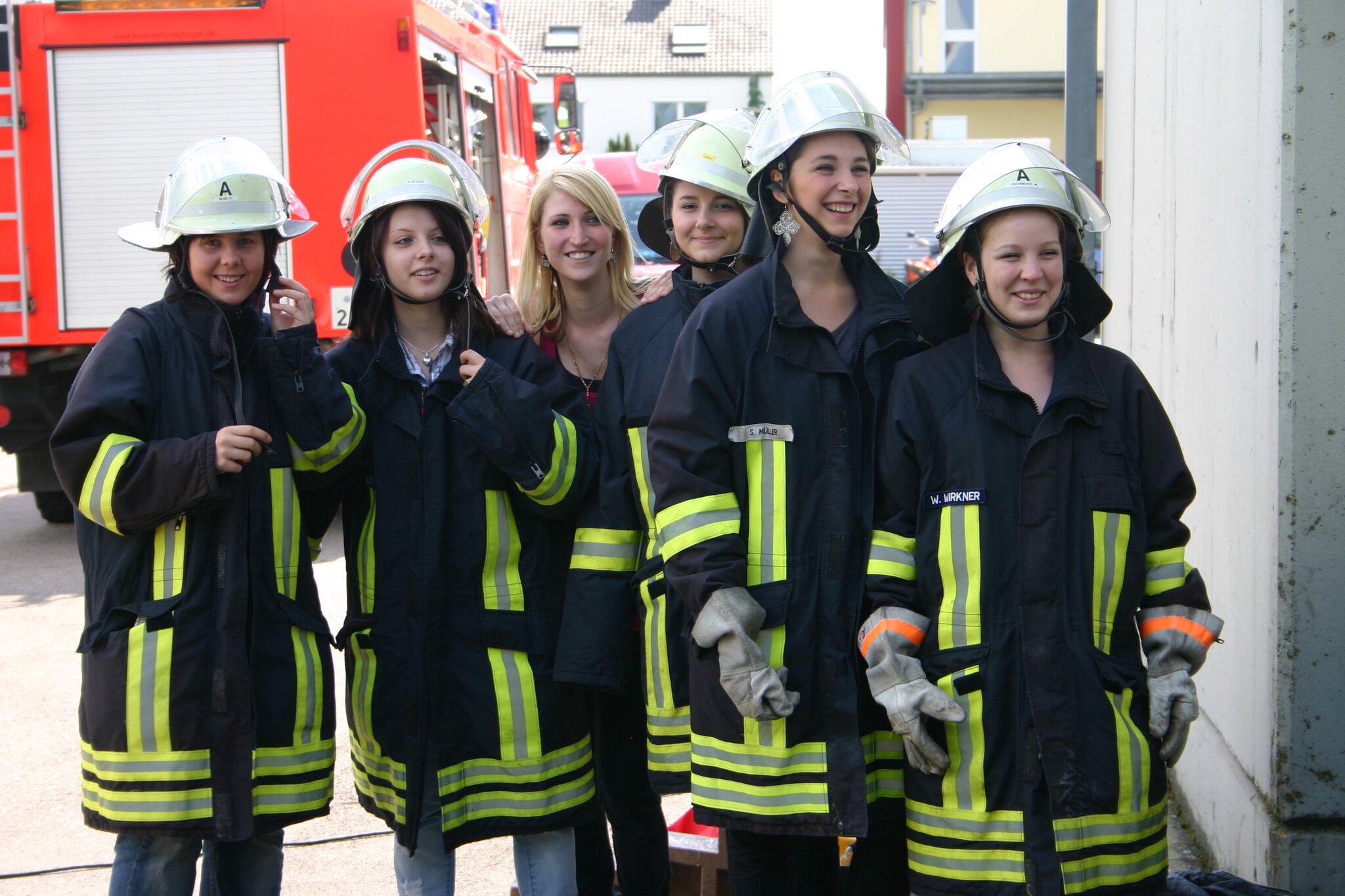 retten, bergen, löschen, schützen statt gipsen, tupfen, nähen ...