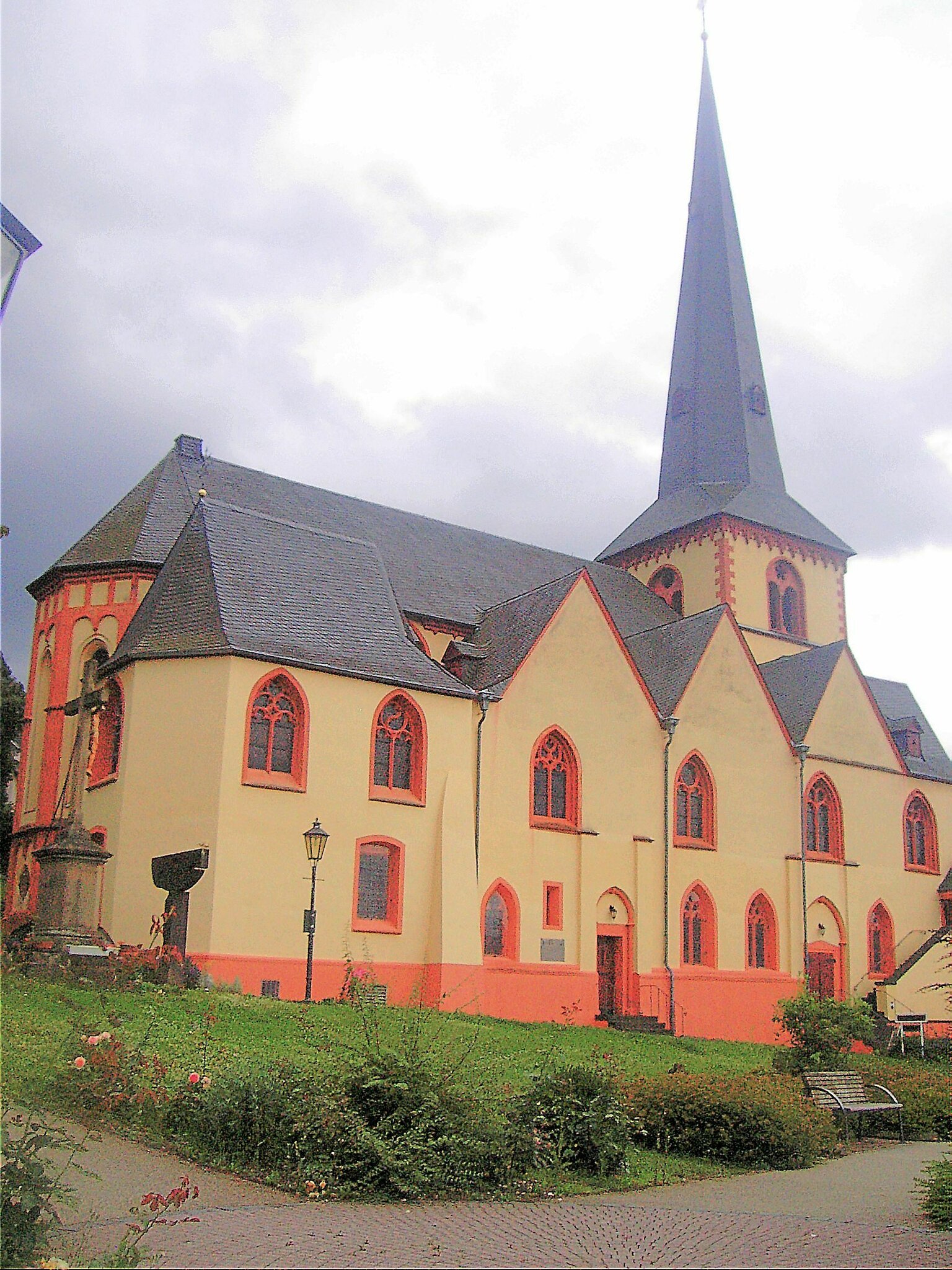 Kaiserbergstraße - Die St. Martin-Kirche in Linz am Rhein. - Linz am Rhein