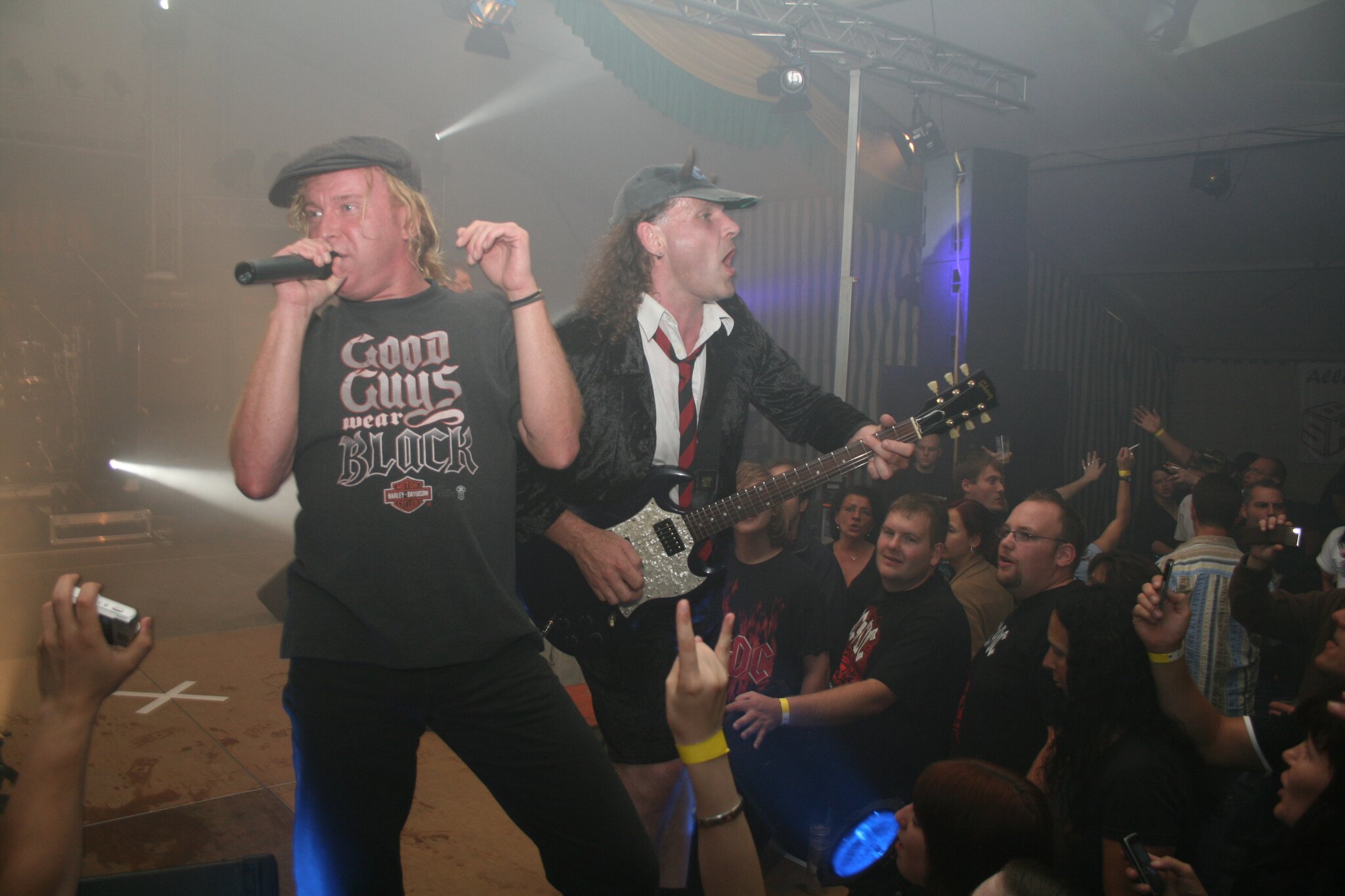 Rocknacht eröffnet die Kirmes in Breidenbach: „Peaches ´n´Cream“ und ...