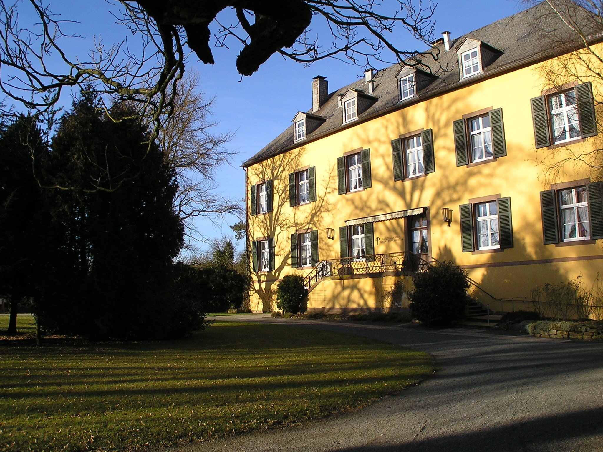 Schloss Landau - vom Altenheim zum Pflegehotel & Bürgerhaus - Bad Arolsen