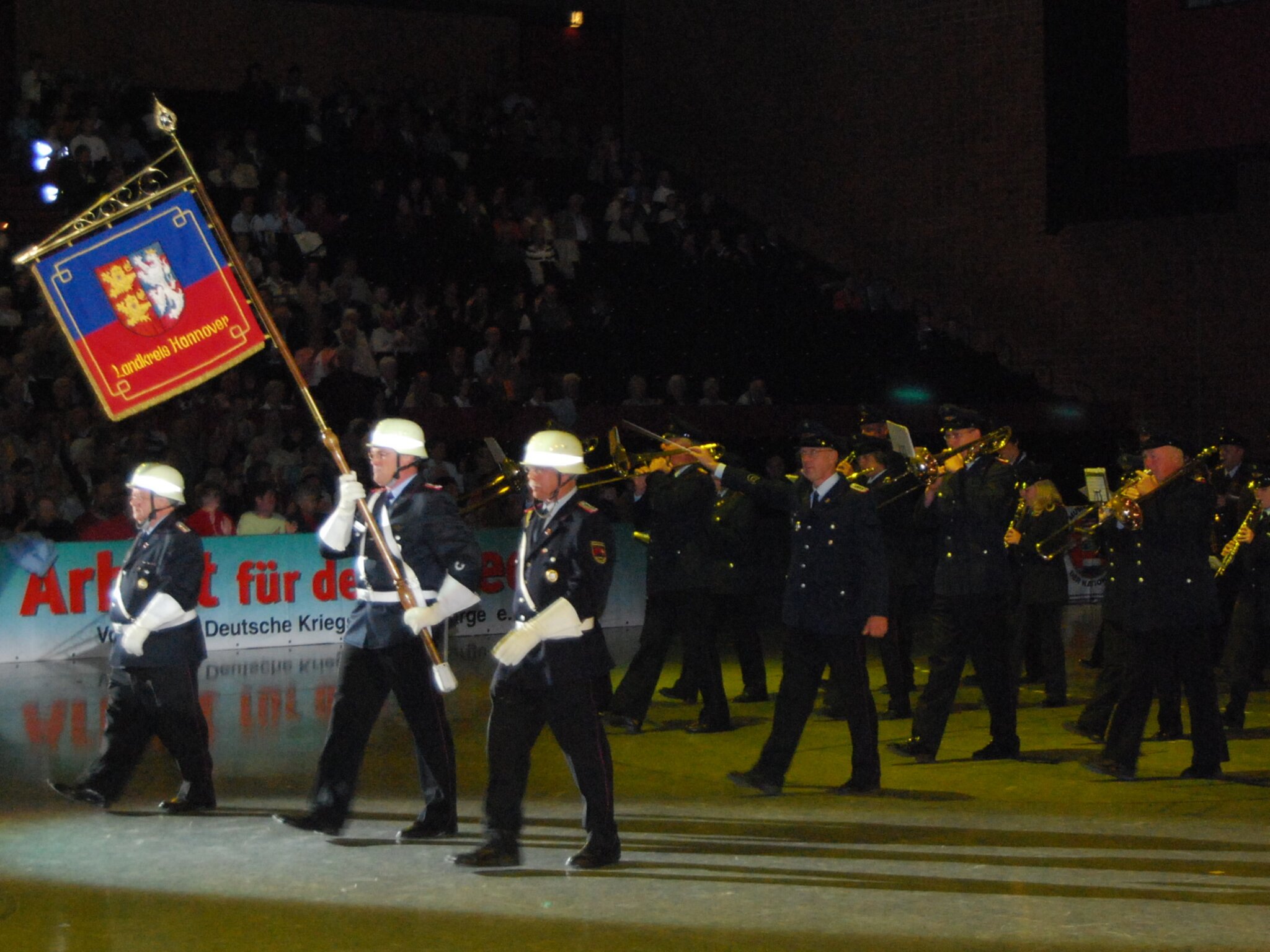 Regionsorchester der Wehren begeistert 7000 Gäste in der AWD-Hall ...