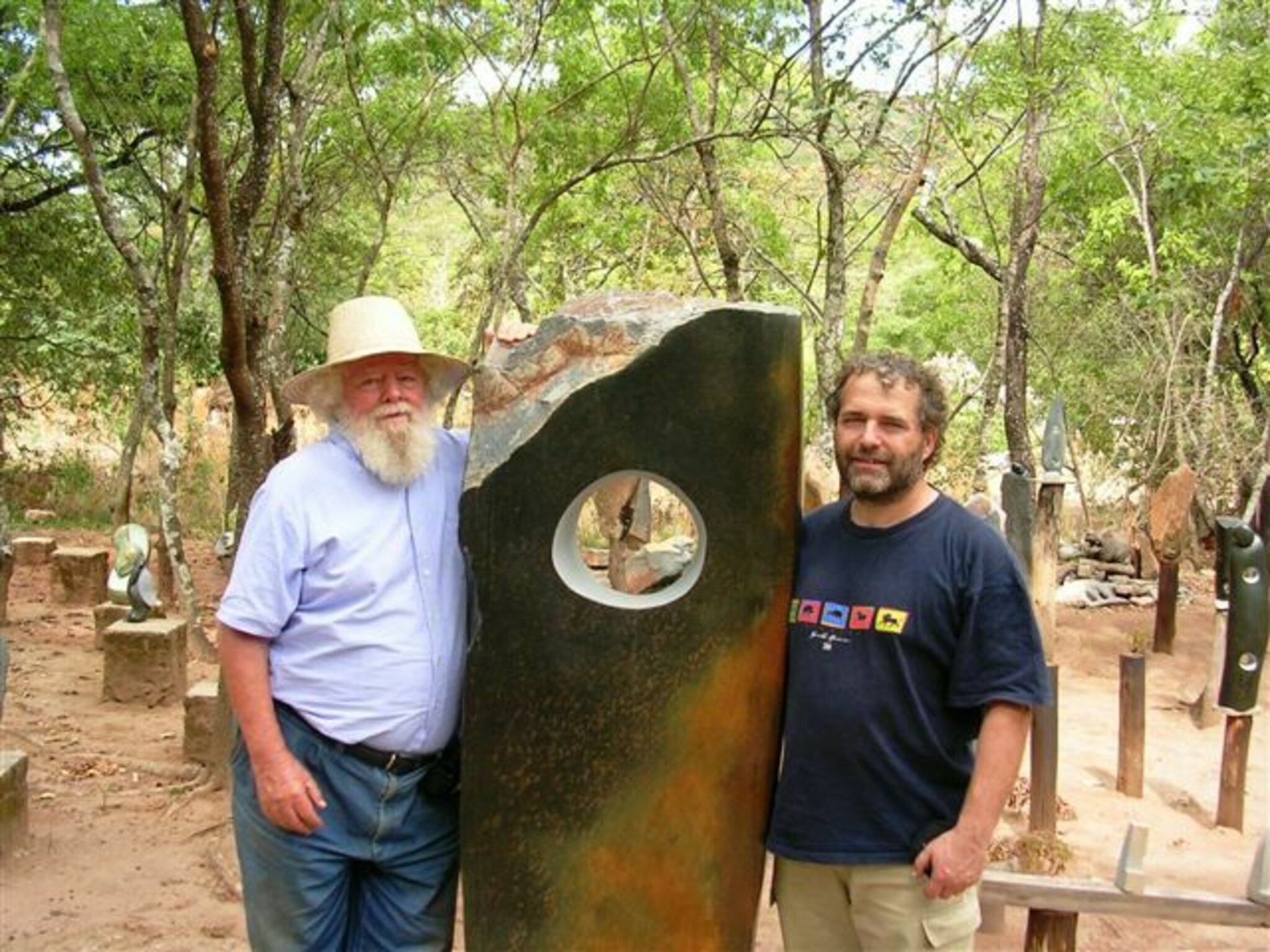 Tom Blomefield eröffnet Ausstellung "Living Stones" - Günzburg