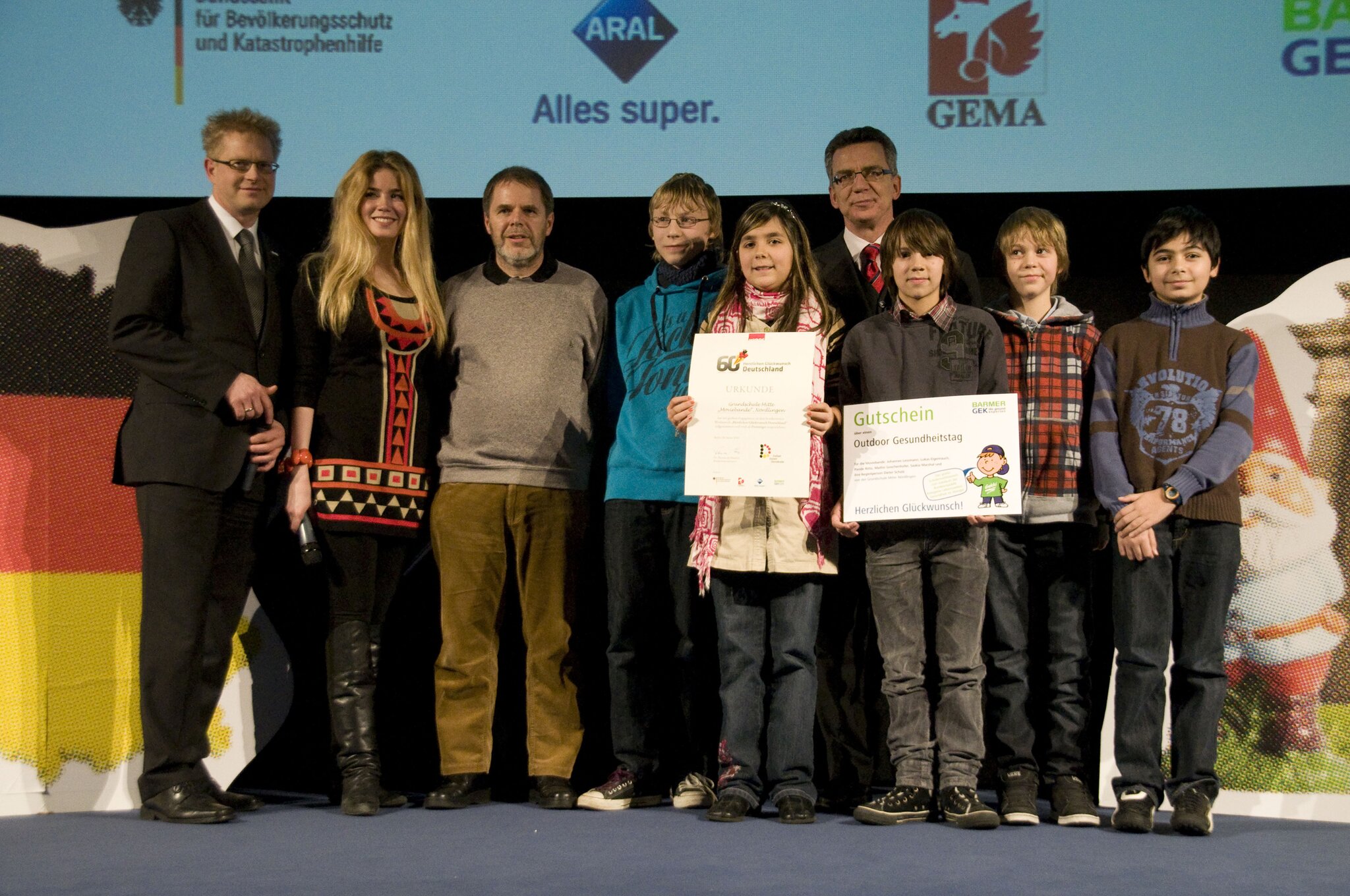 Bundesinnenminister Dr. Thomas de Maizière zeichnet Moviebande aus ...