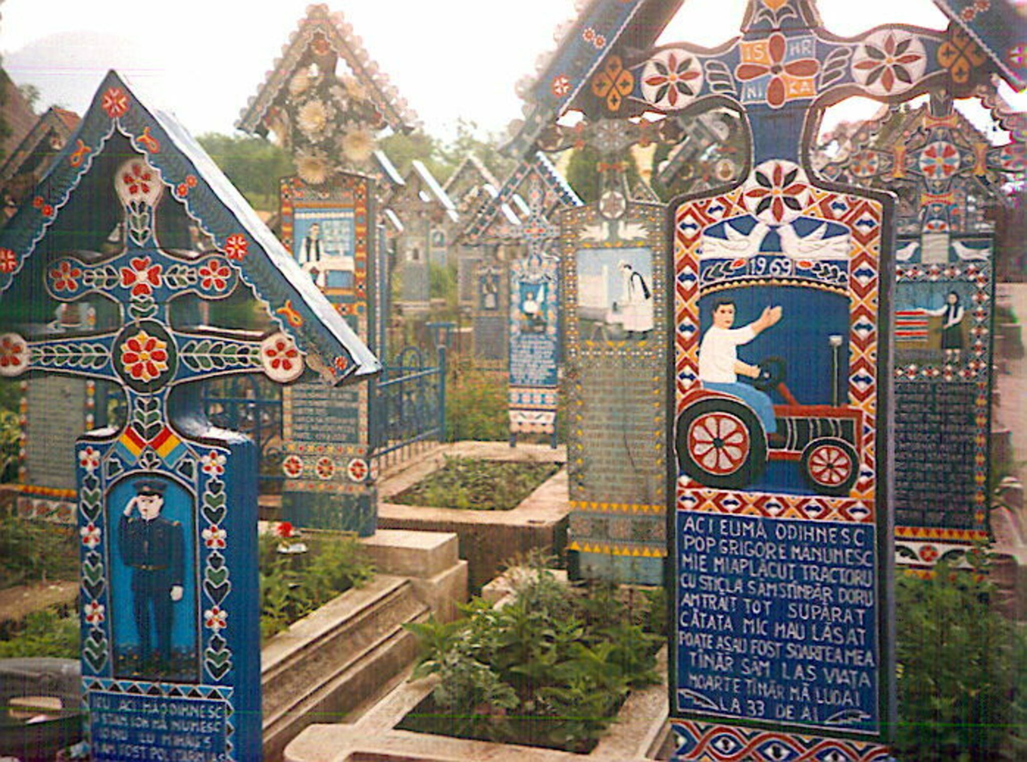 Wo die Toten fröhlich sind : Der Friedhof von Sapanta im Norden ...