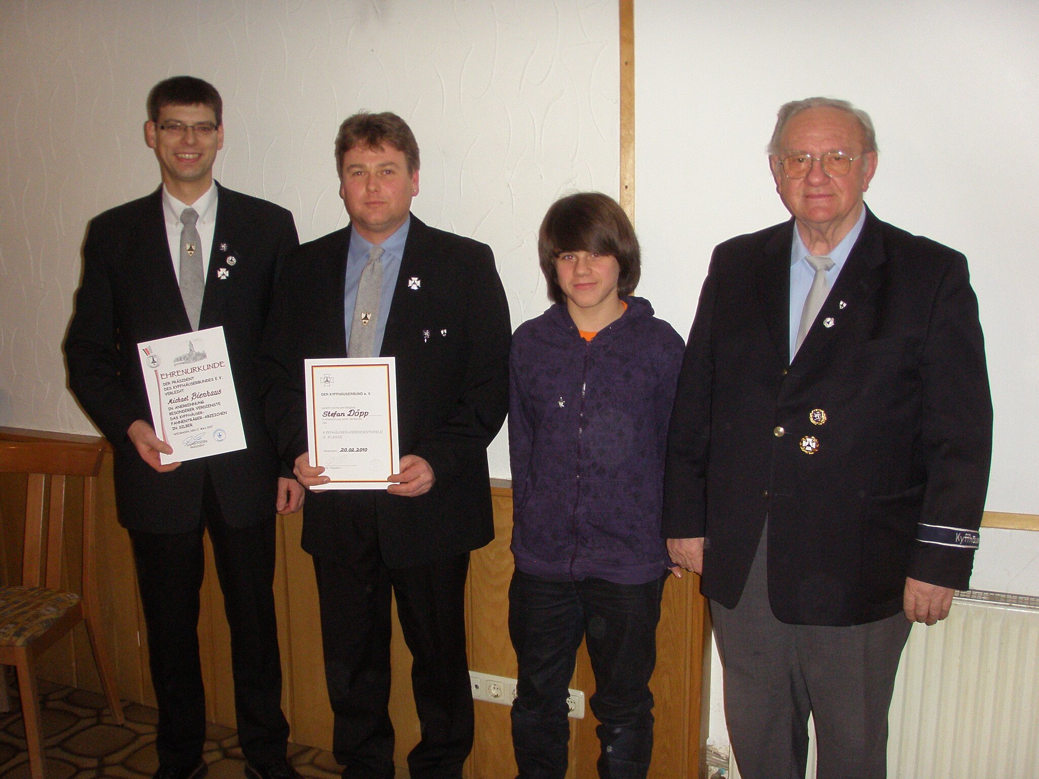 Michael Bienhaus mit Silbernen Fahenträgerabzeichen geehrt - Hatzfeld ...