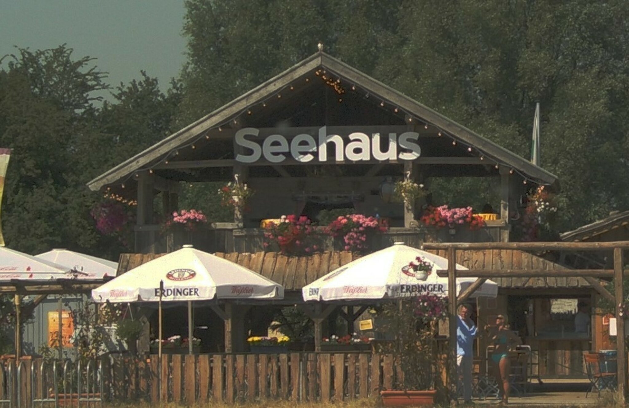 Nachtrag: Das alte Seehaus im Wietzepark in Isernhagen (HDR Aufnahme ...