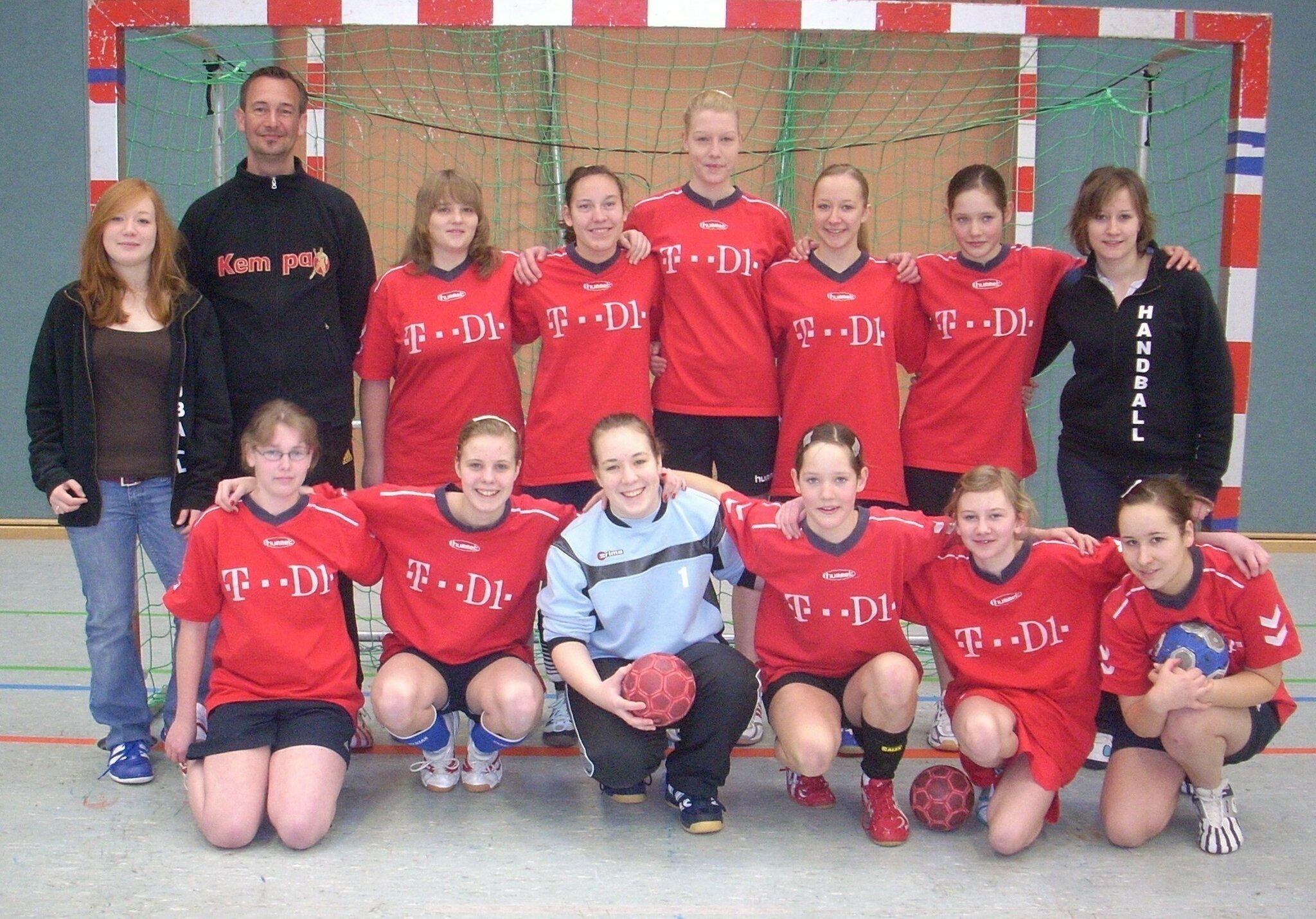 Danke Olaf, sagt die weibliche B-Jugend der HSG Letter/Marienwerder ...