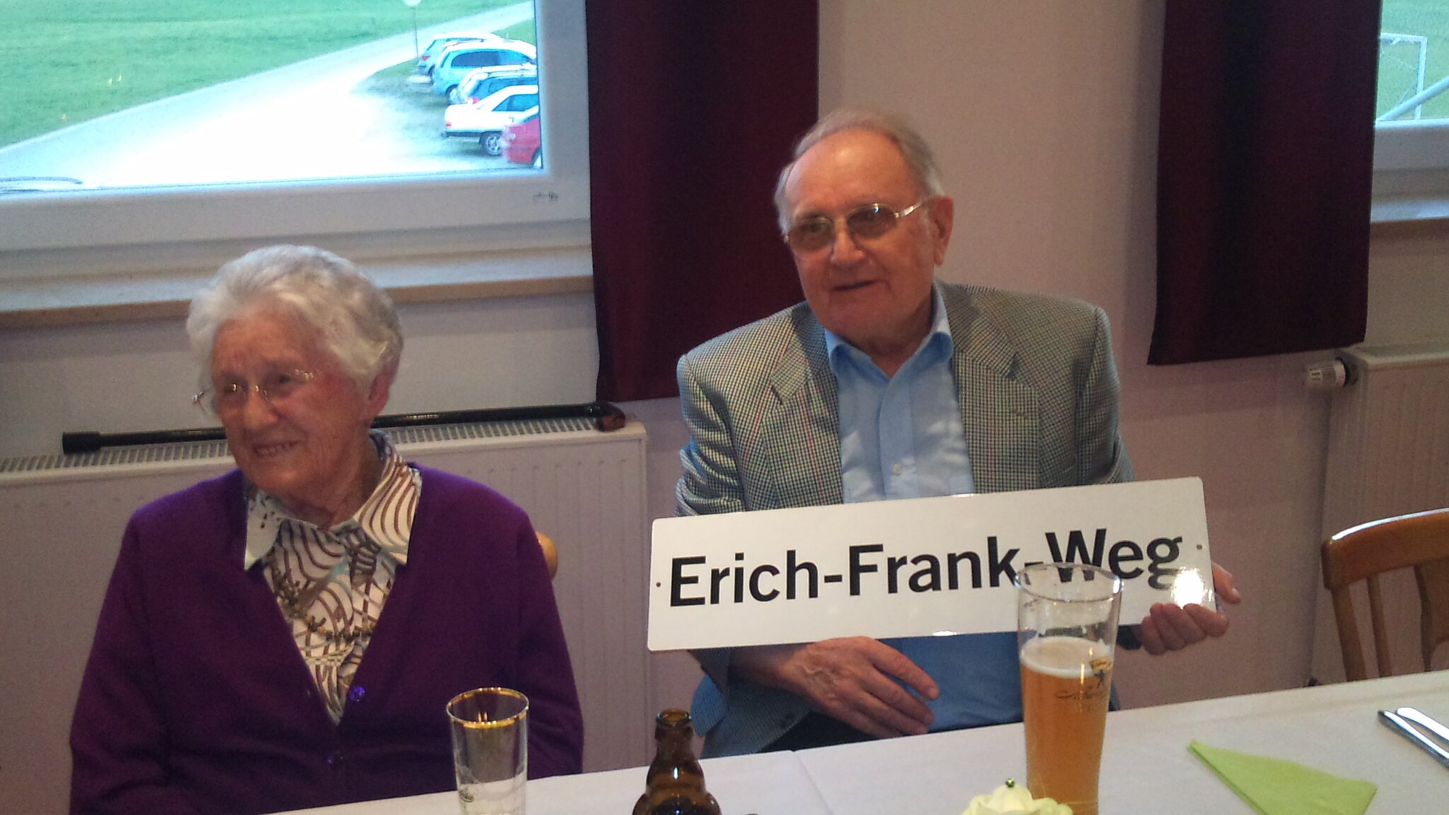 Erich-Frank-Weg auf Roggdens Sportplatz - Wertingen