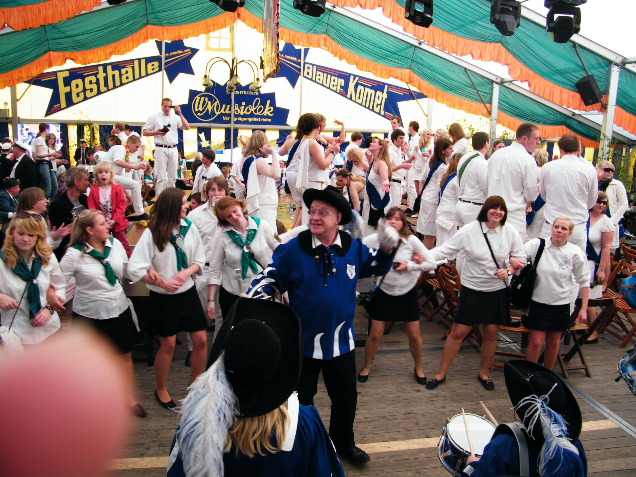 Freies Fanfarenkorps Alt-Laatzen e. V. 1991 auf dem Schützenfest in ...