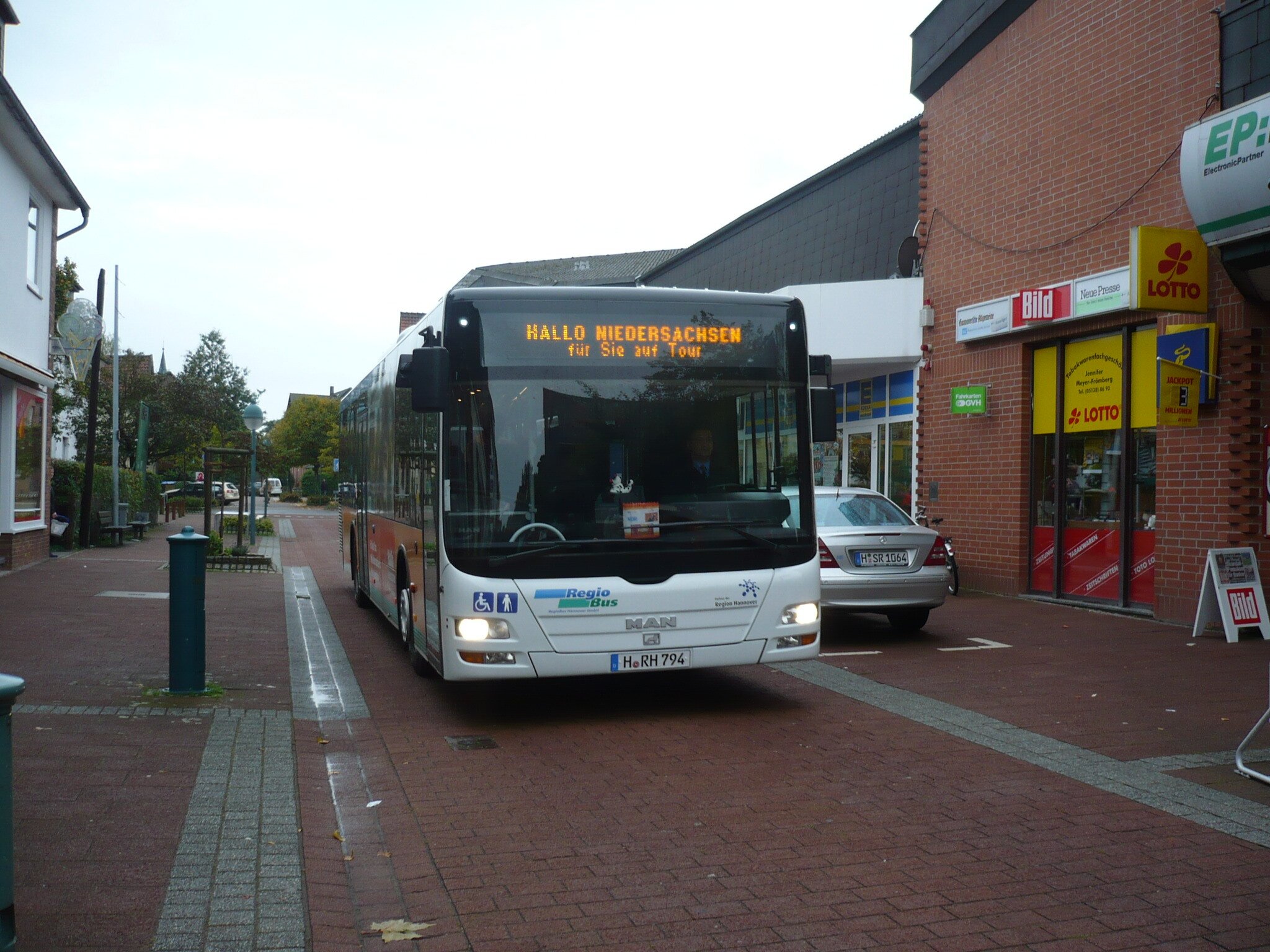 Jubiläumstour N3 - Bus hält in Sehnde - Sehnde