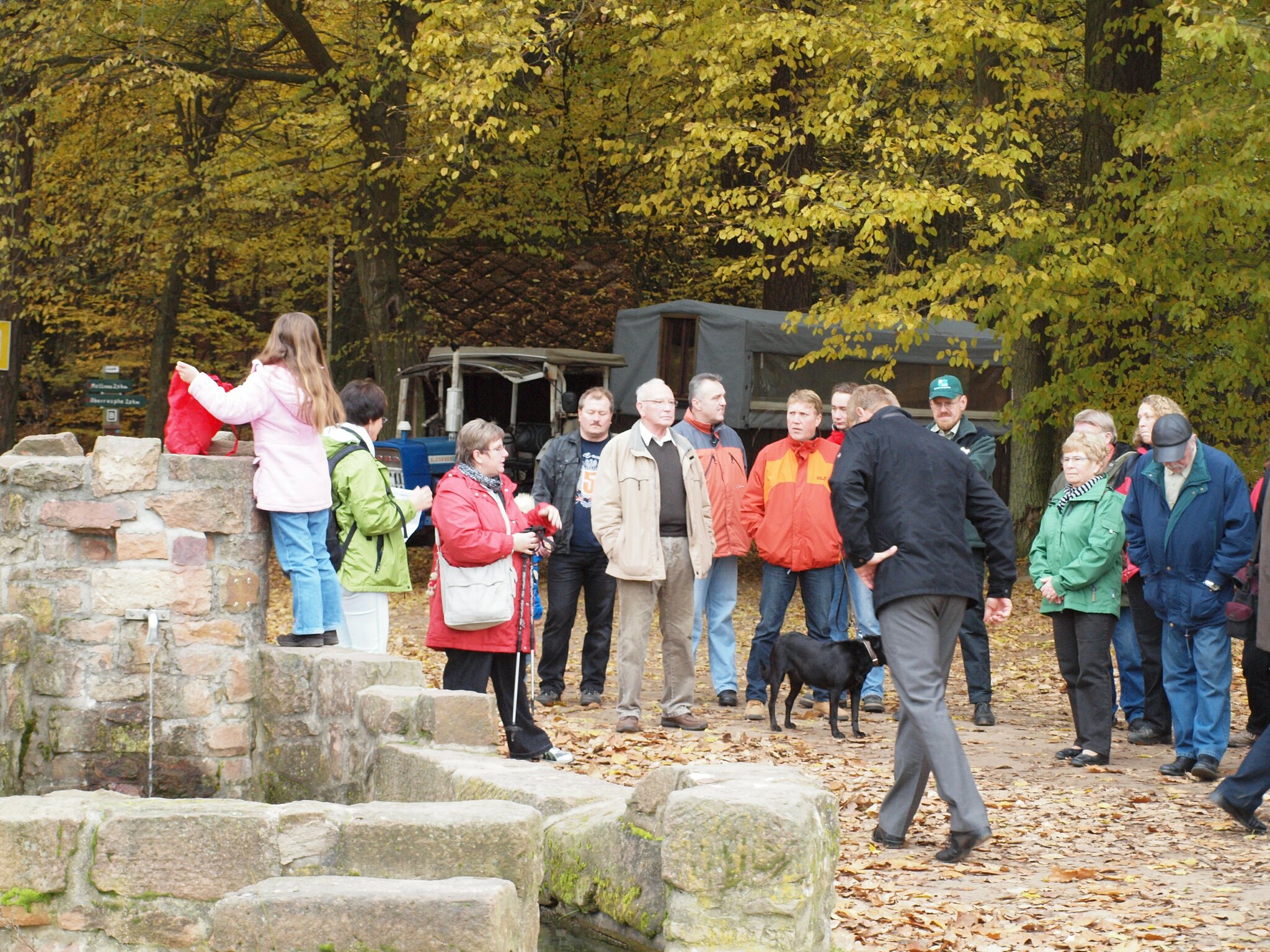 Mellnauer Bürger feiern den Abschluss der Dorferneuerung. - Wetter