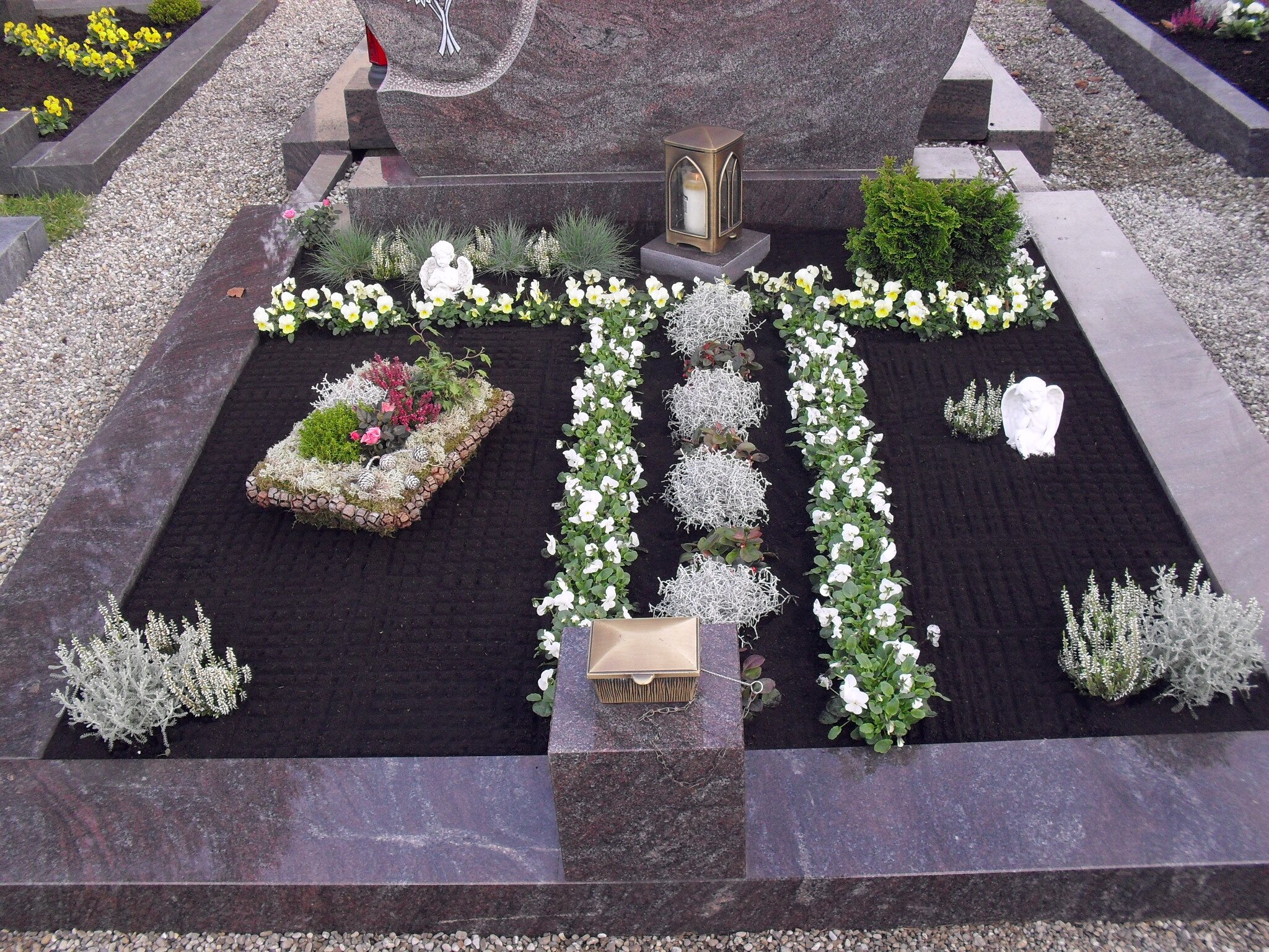 Allerheiligen: Grabschmuck in Schwaben - Ochsenhausen