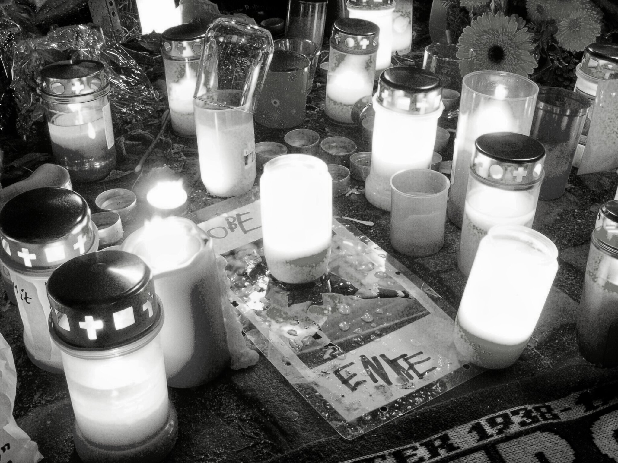 Trauer um Robert Enke vor einem Jahr in Eilvese und Empede ...