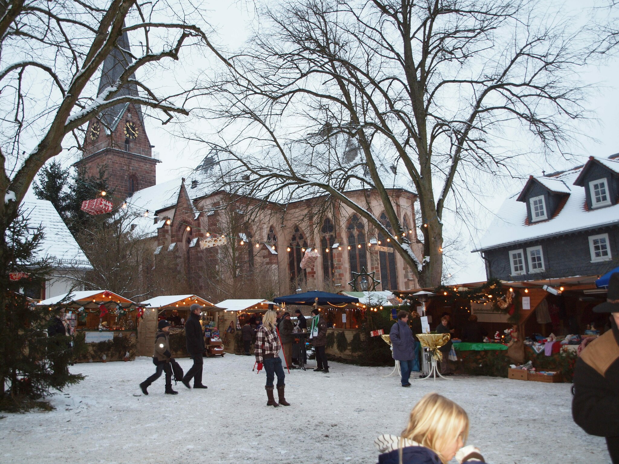 Nikolausmarkt in Wetter (Hessen) am Klosterberg. - Wetter