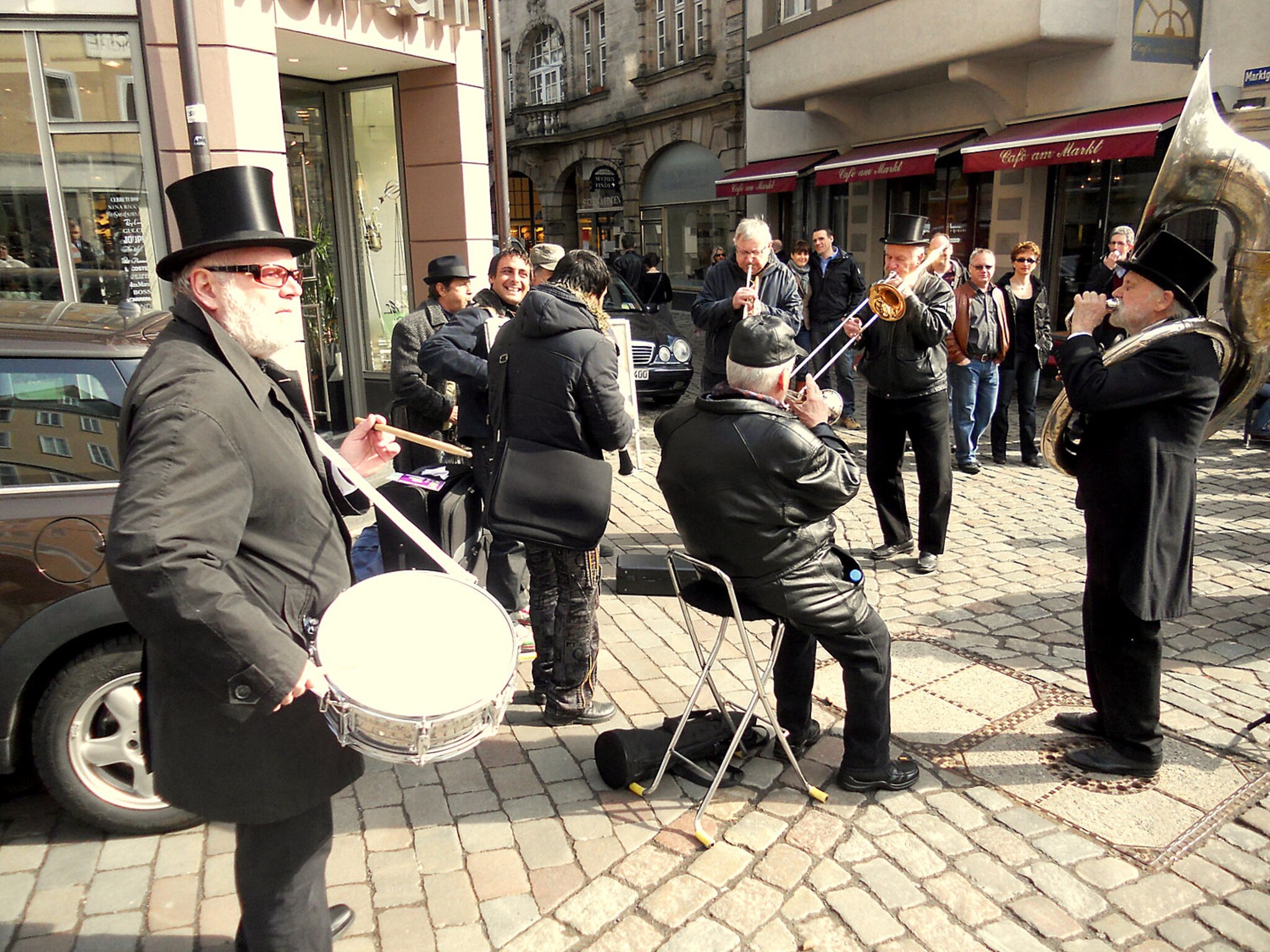Swinging Wodka Lemon Gang und Straßenmusiker ... - Marburg