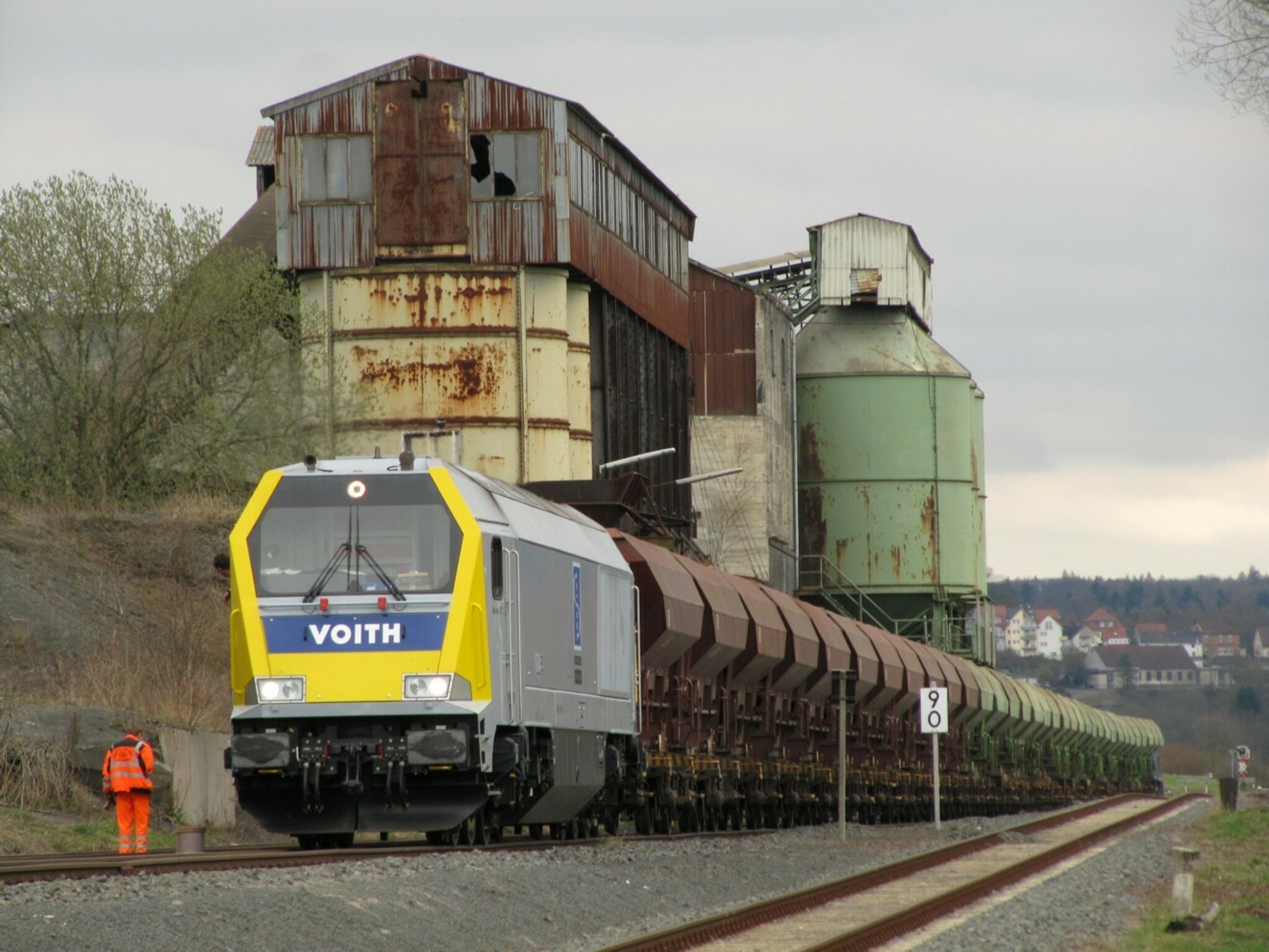Voith Maxima am Steinbruch Niederofleiden - Homberg (Ohm)