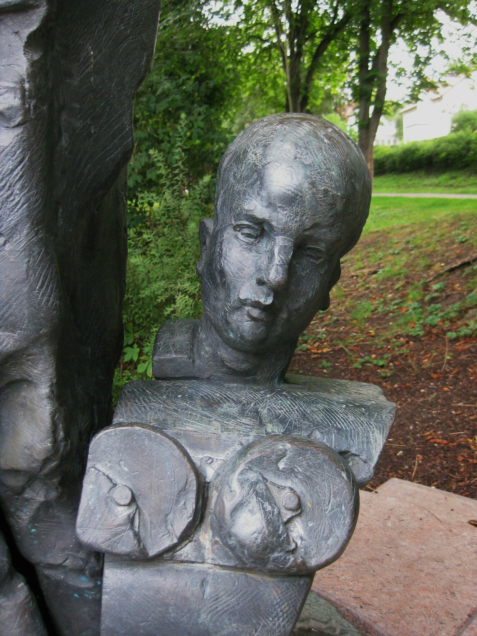 Skulptur zur Erinnerung an Werner Egk - Donauwörth