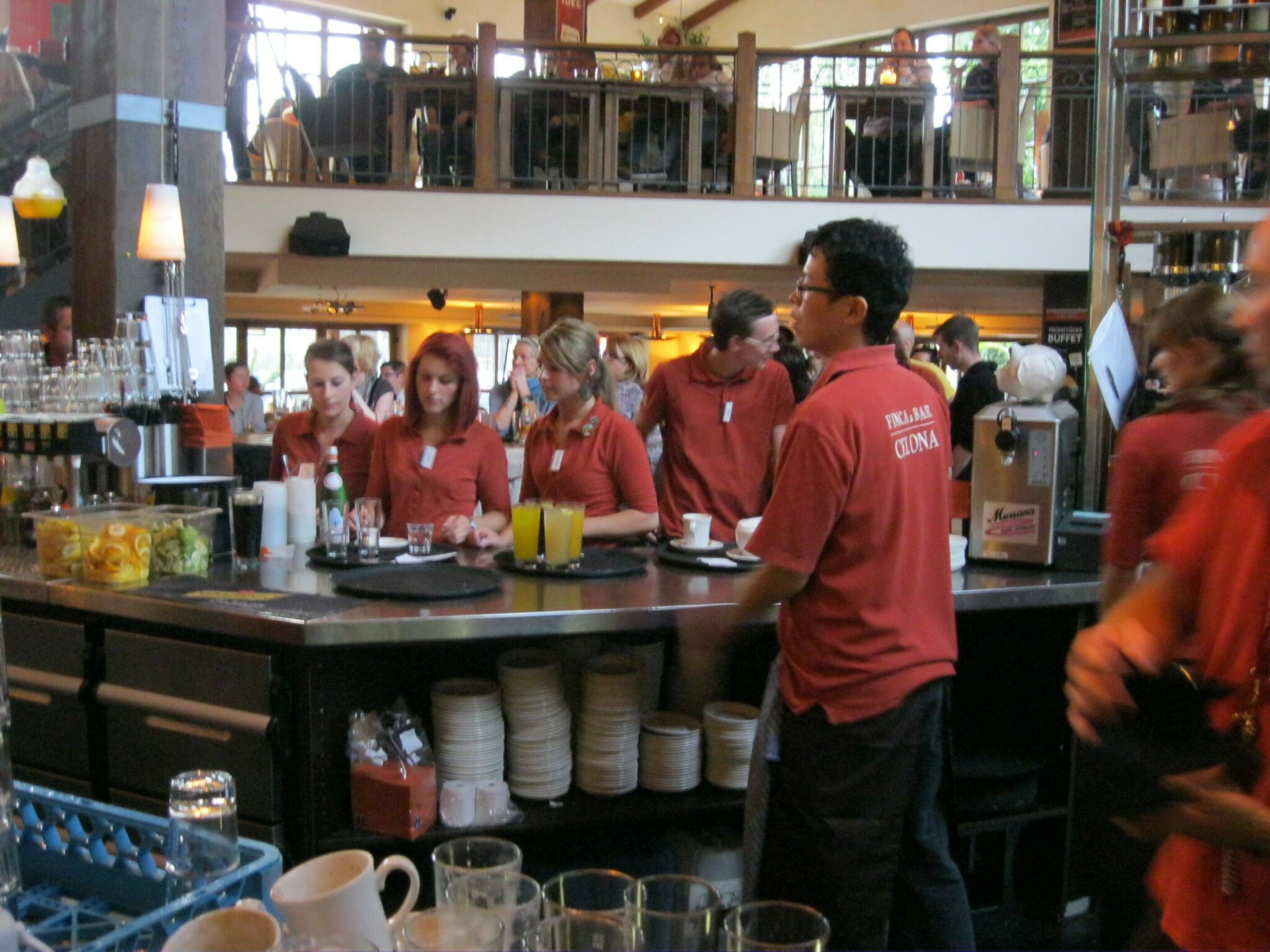 Cafe & Bar Celona - Sommertour Lucy & Band - Essen