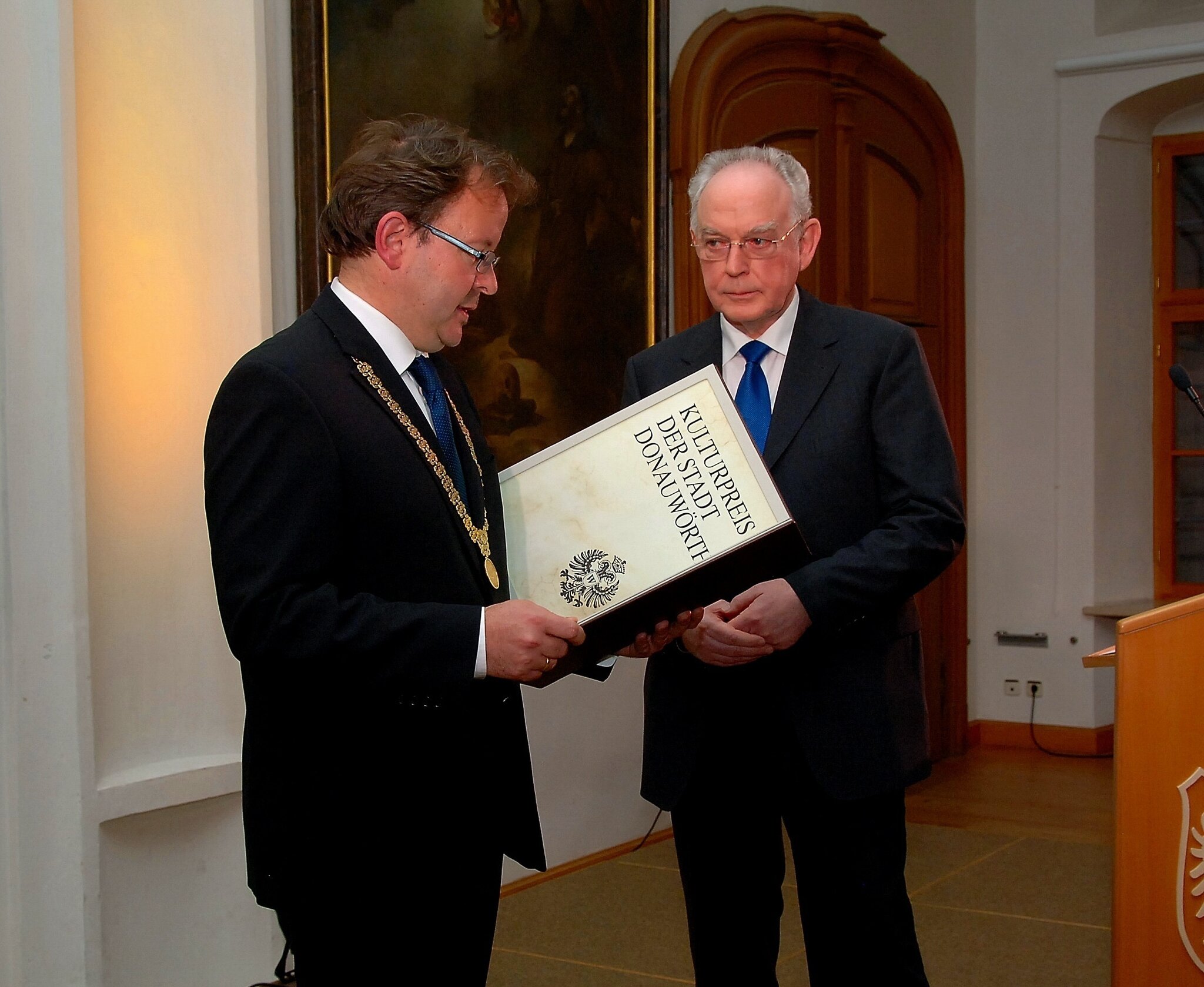 "Von Gegenwart zu Gegenwart": Werner-Egk-Preis 2011 für Dr. Hartmut ...