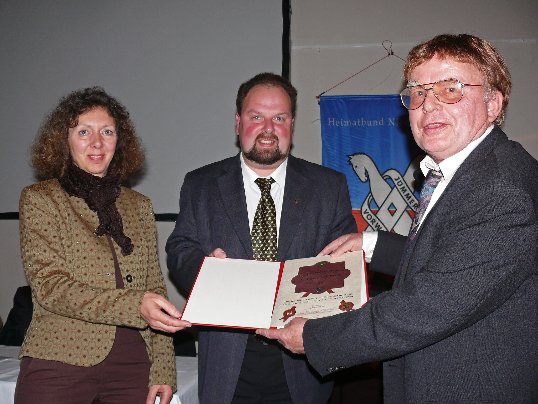 4. Preisträger des Borgentrick-Steins: Heimatbund ehrte Jatho-Biograph ...