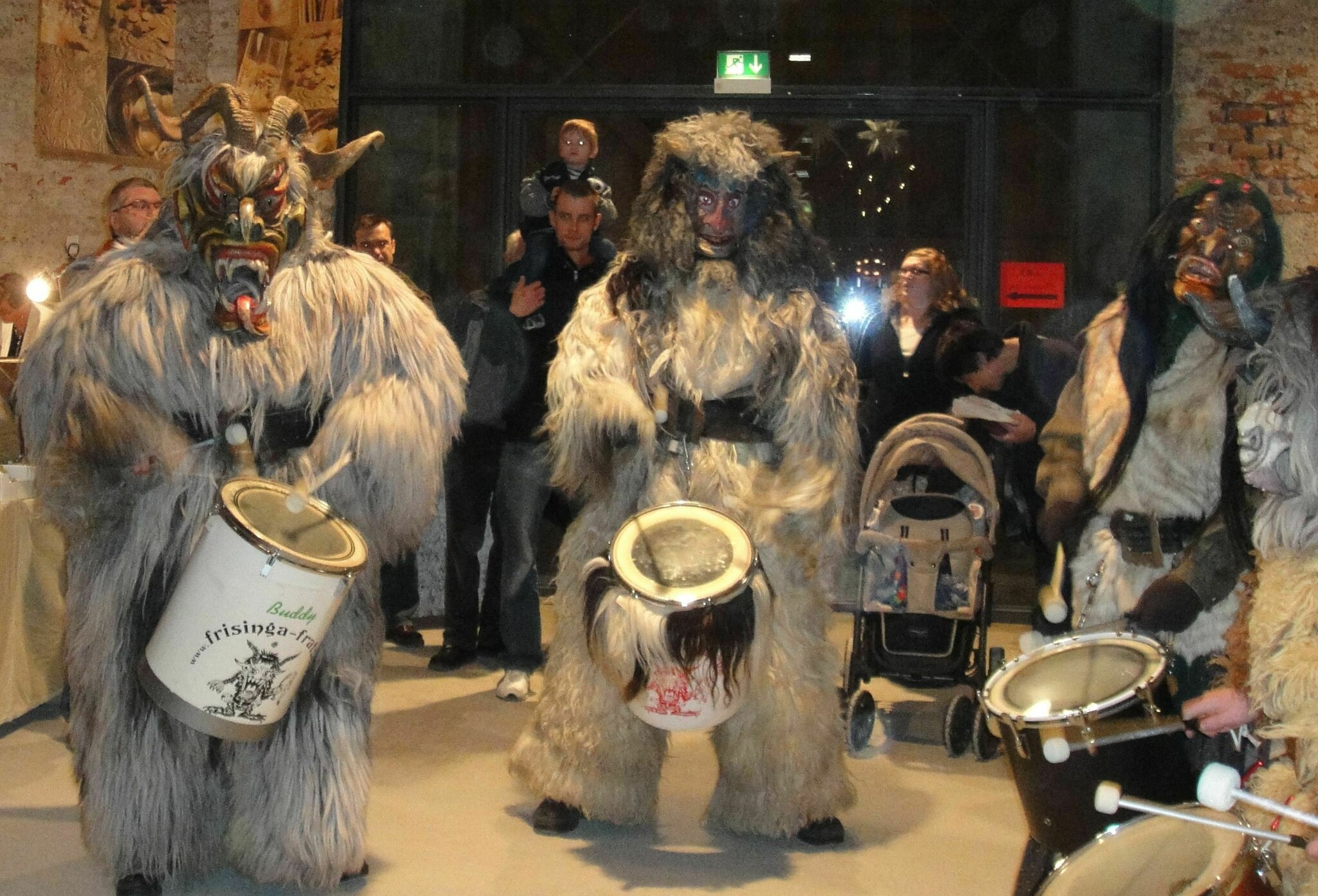 Frisinga-Fratzen, Perchtenlauf in Fürstenfeldbruck Adventsmarkt - Eichenau
