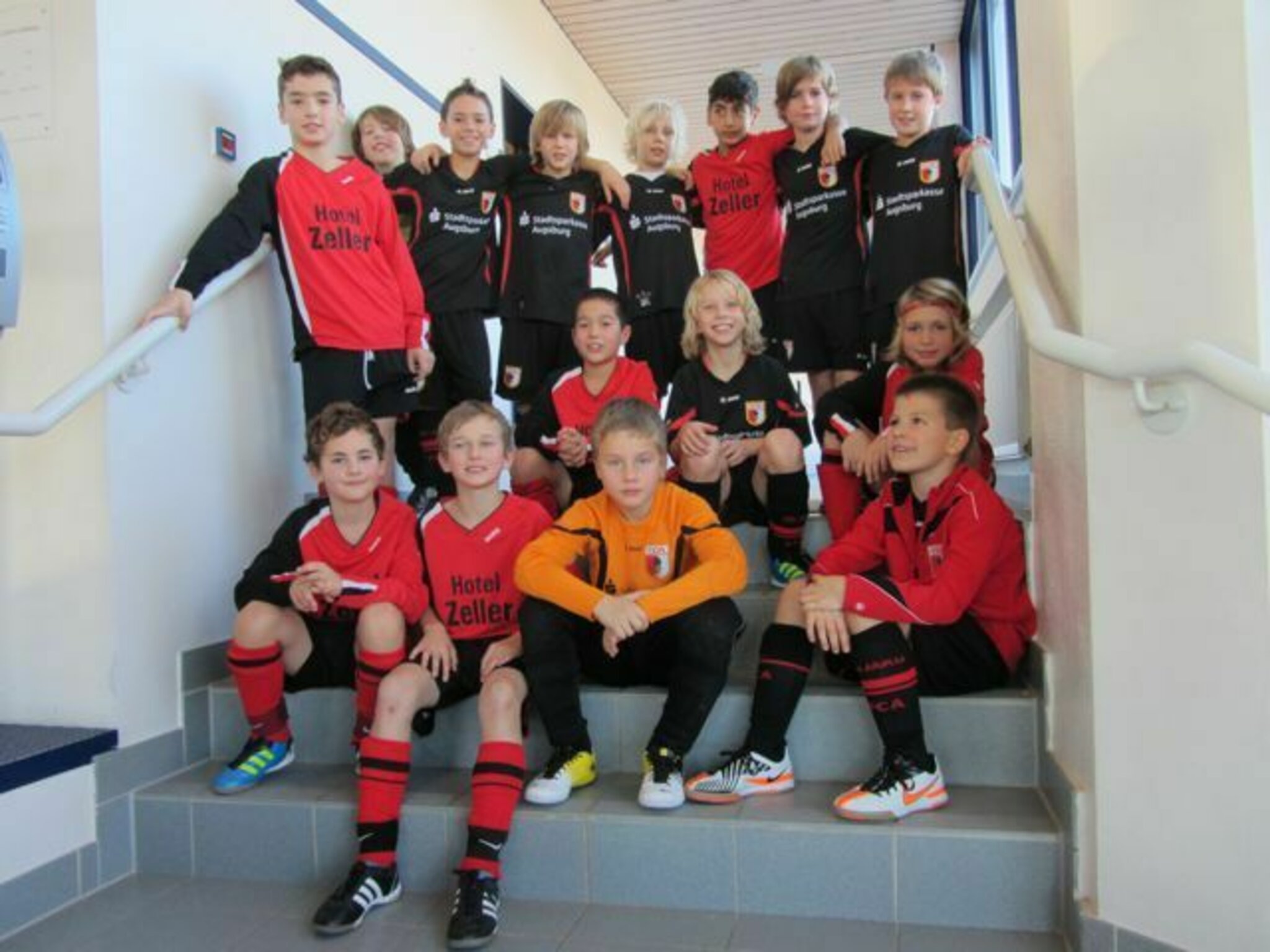 E1 vom FC Königsbrunn erzielt beachtenswerte Hallen-Ergebnisse gegen ...