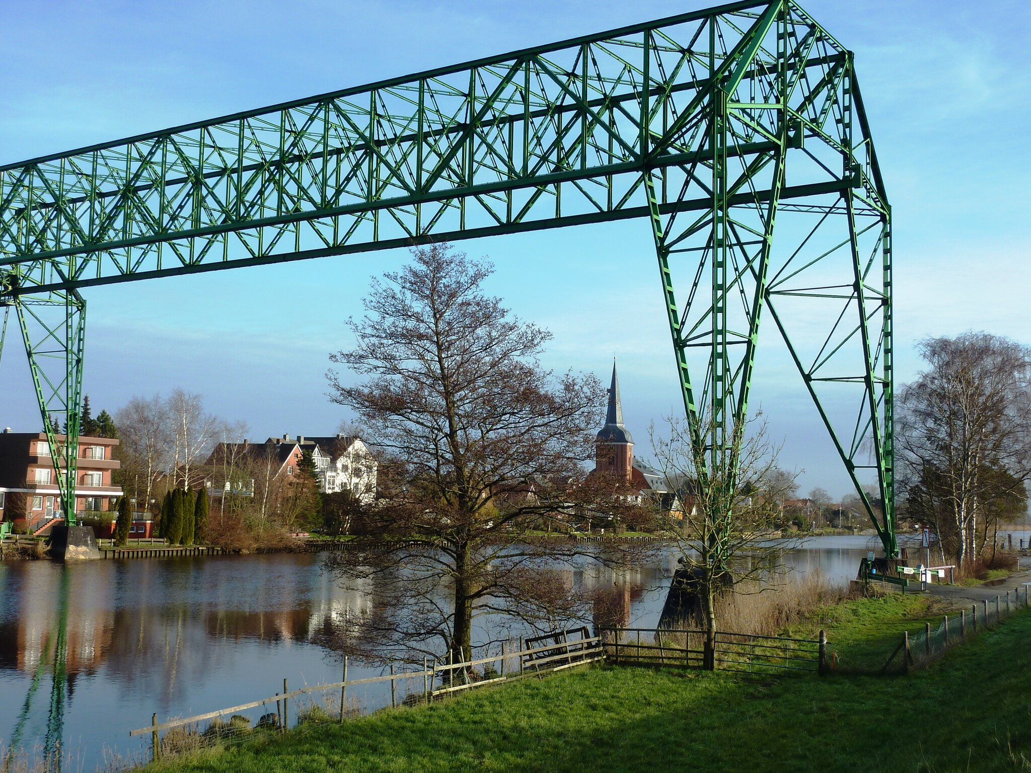 Ein historisches Baudenkmal an der Oste: Die Schwebefähre Osten-Hemmoor ...