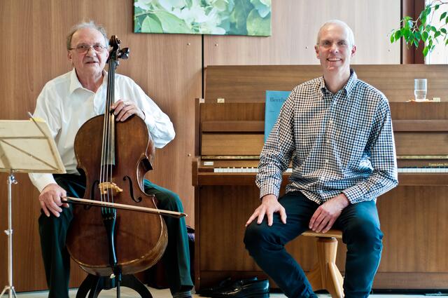 Albert Hiller und Michael Höfer musizierten für die Senioren im AWO ...