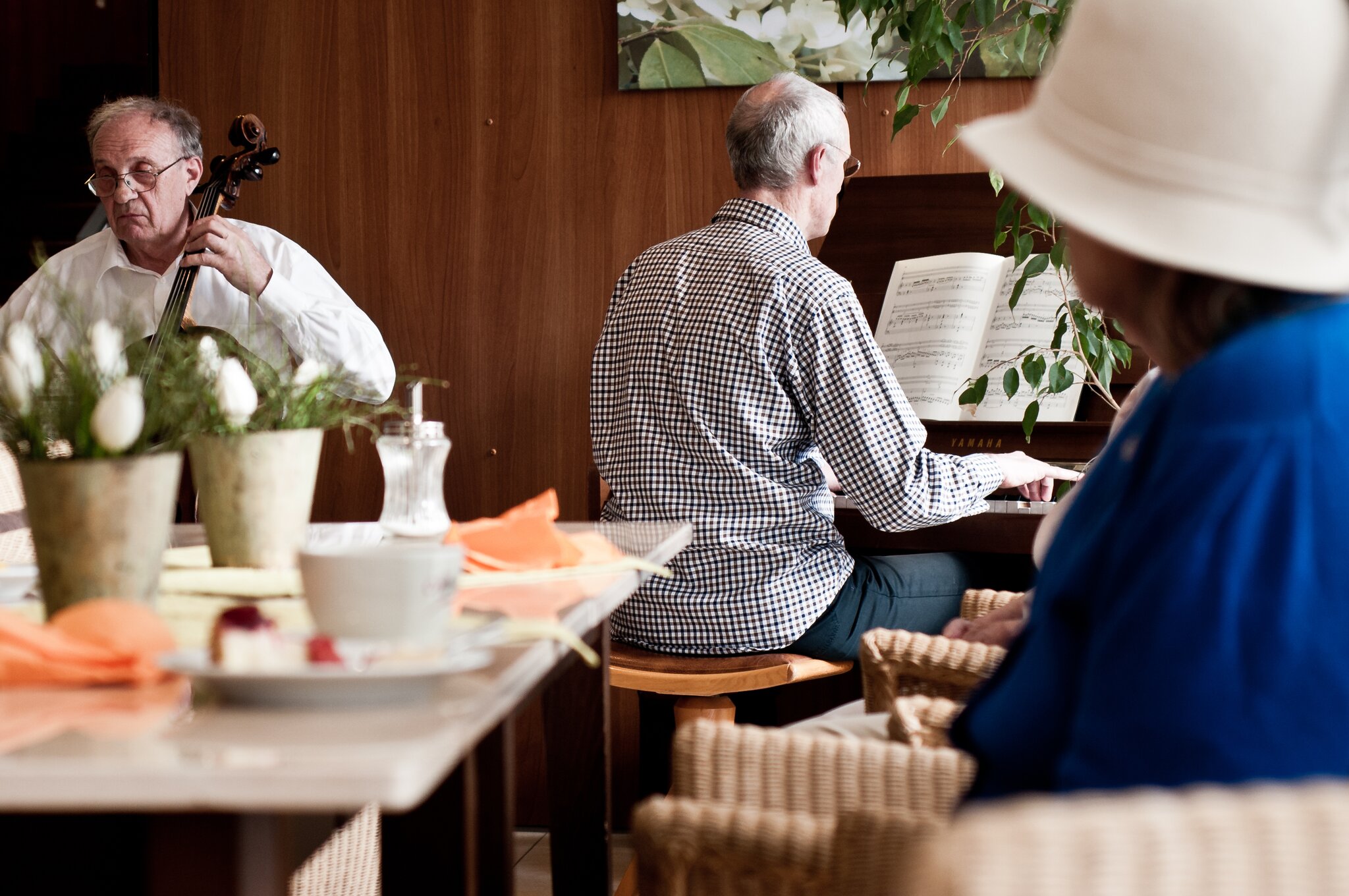 Albert Hiller und Michael Höfer musizierten für die Senioren im AWO ...