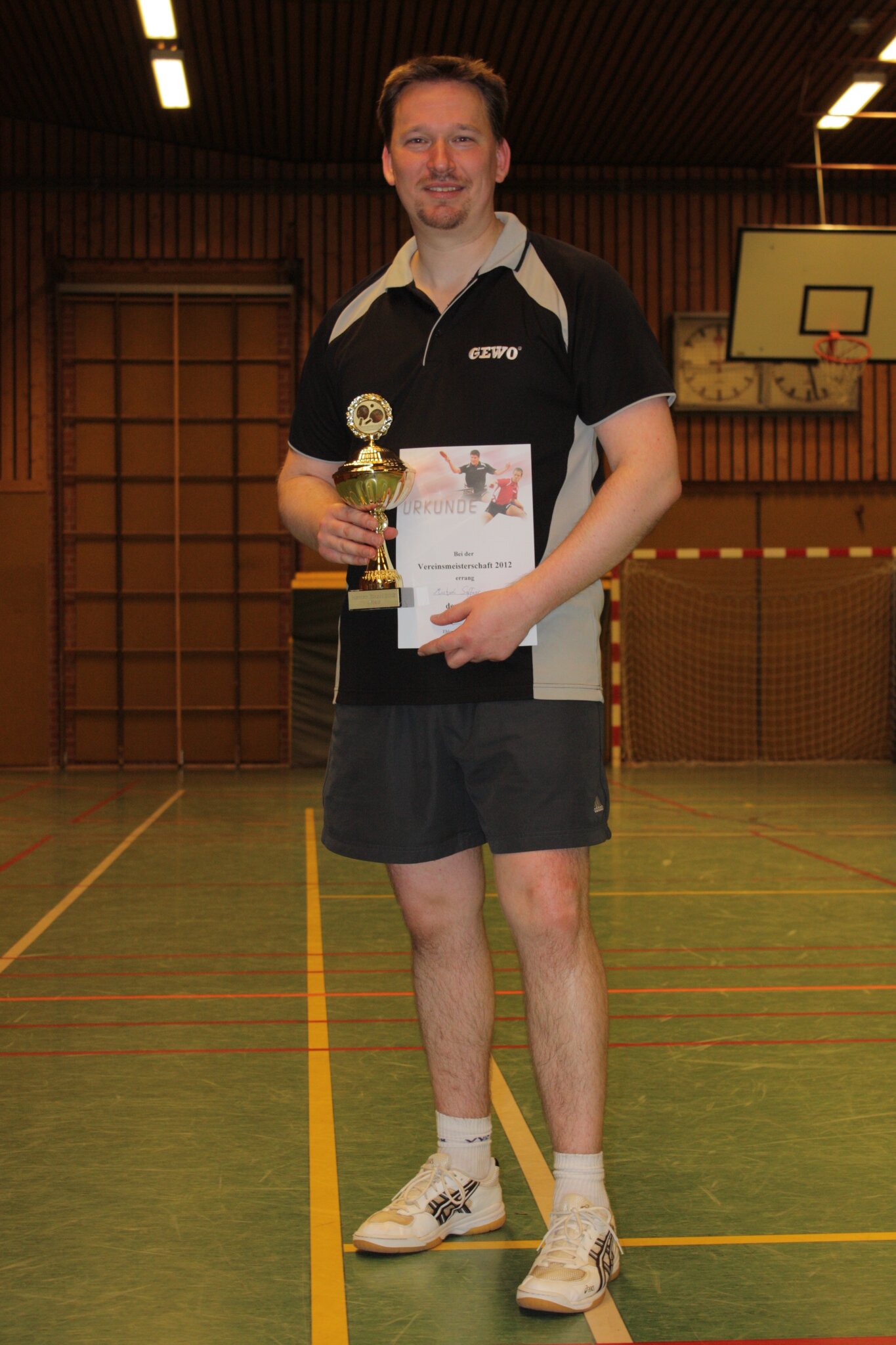 Vereinsmeisterschaften im Tischtennis des TVE 2012 - keine Überraschung ...