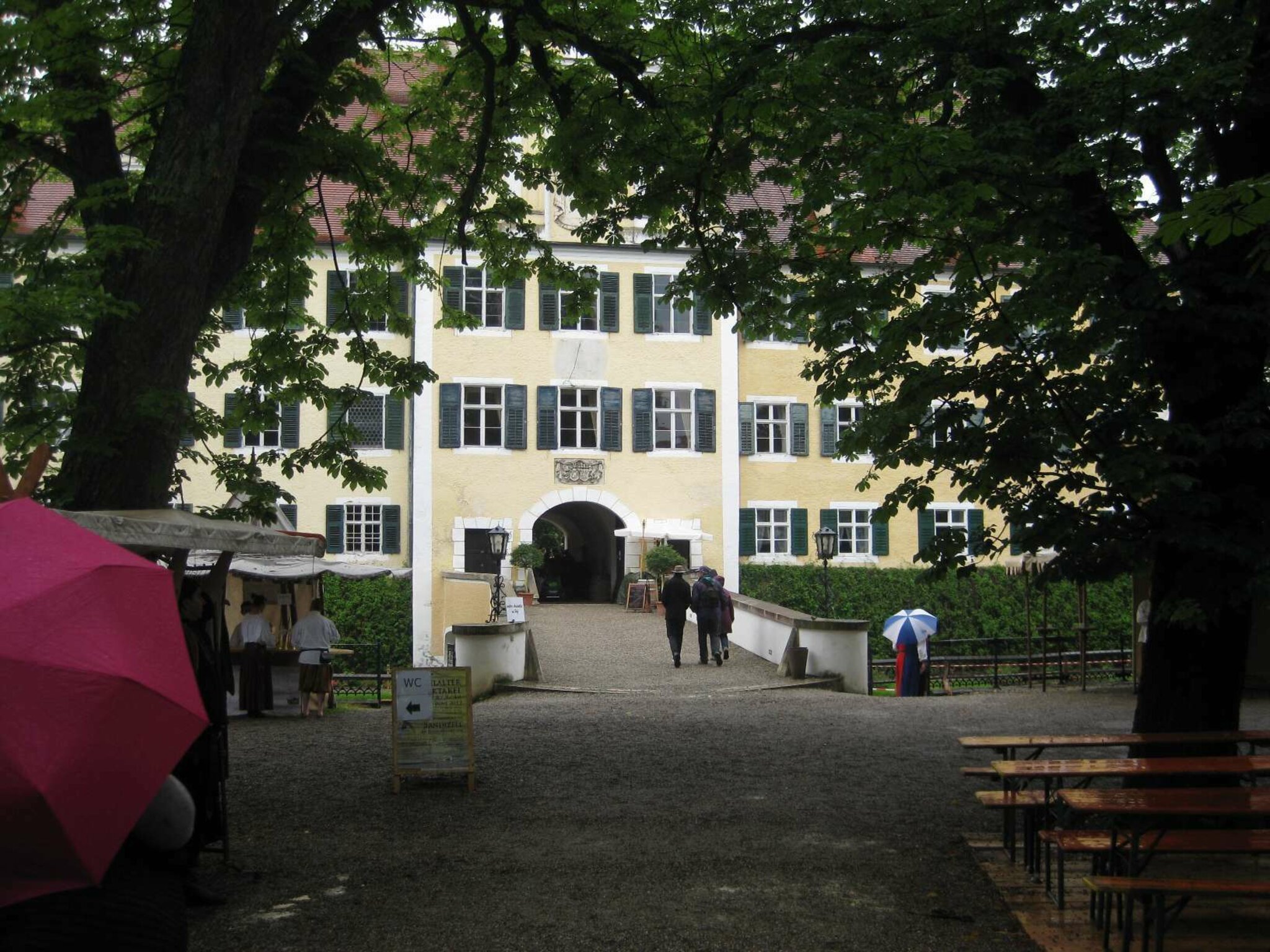 Historisches Spektakel rund um das Wasser-Schloss Sandizell ...