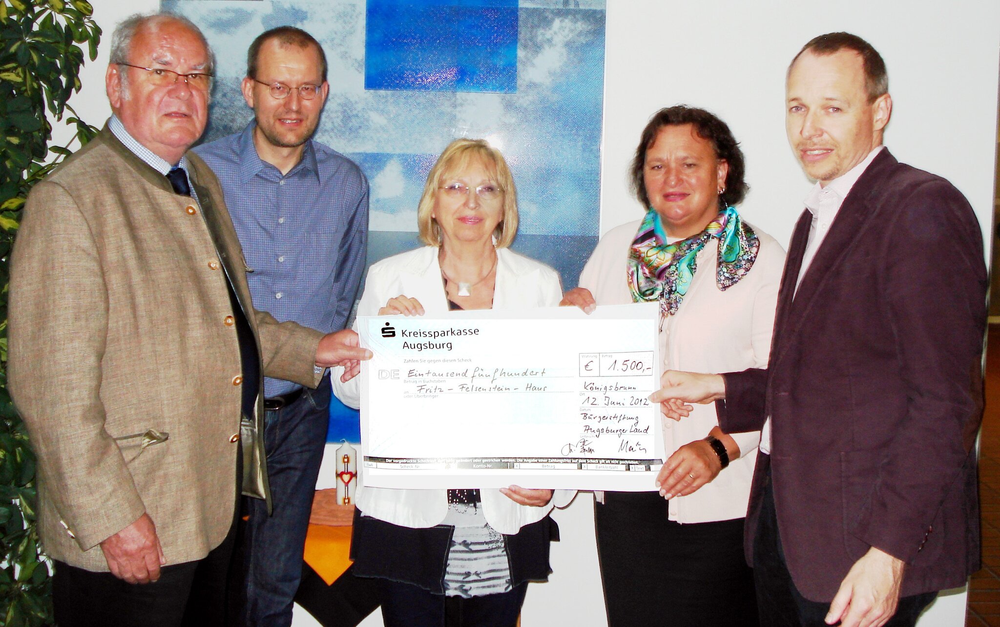 Bürgerstiftung des Landkreises Augsburg spendet 1500 Euro an FFH - Königsbrunn