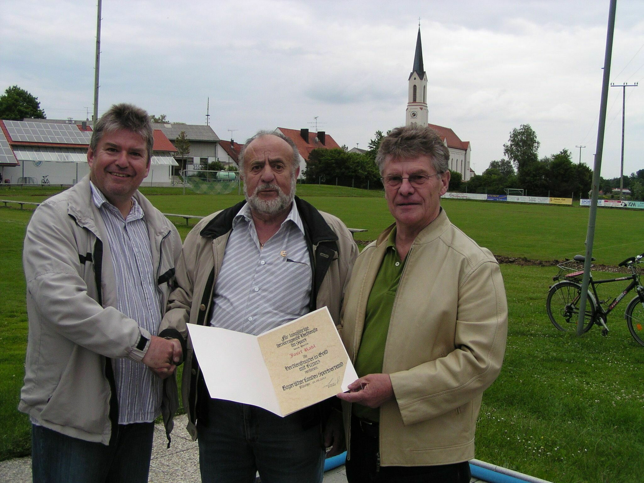 Verdienstnadel in Gold mit Kranz für Josef Rabl - Pfaffenhofen