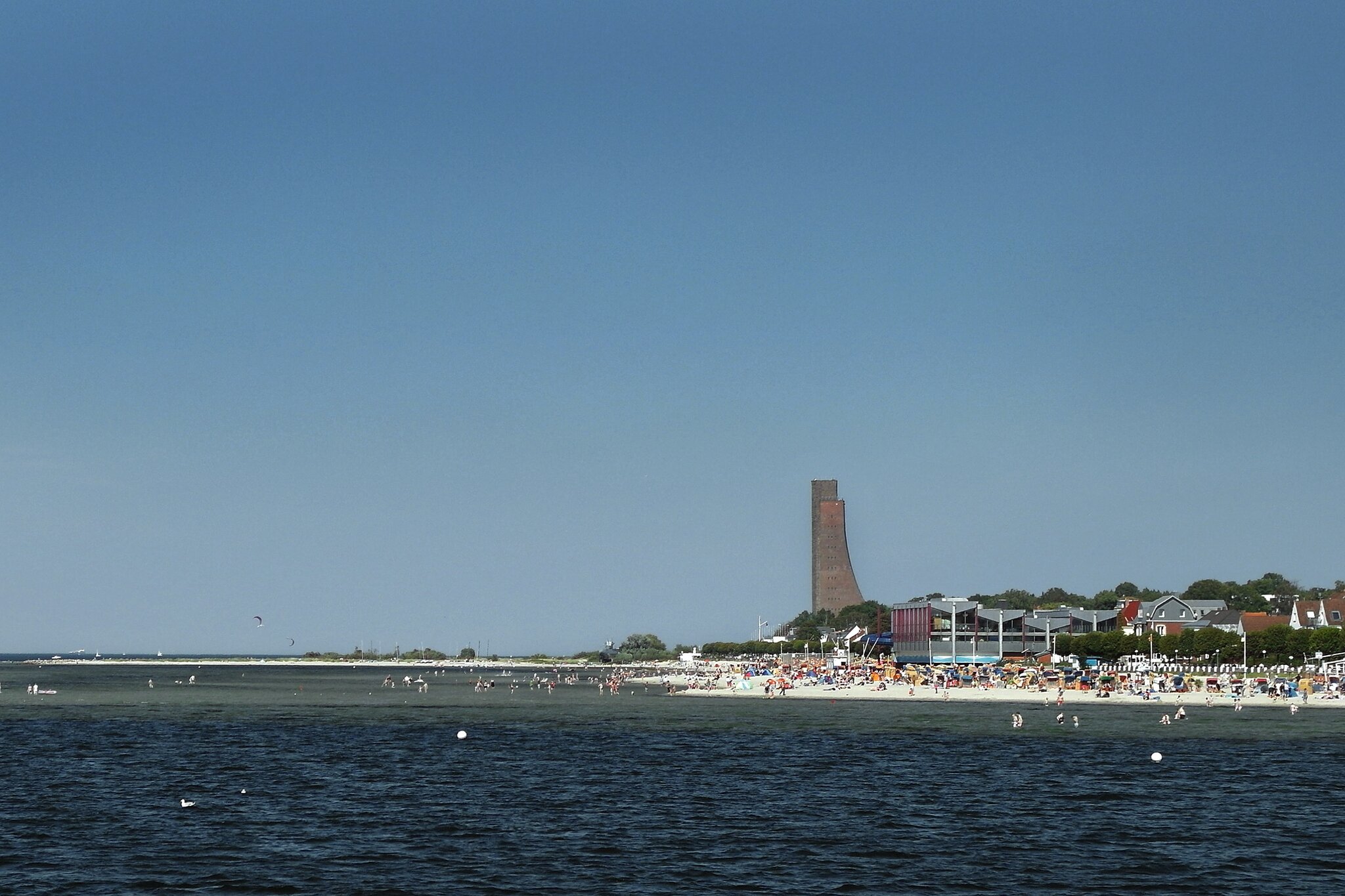 An der Kieler Förde: Marine-Ehrenmal in Laboe - Kiel