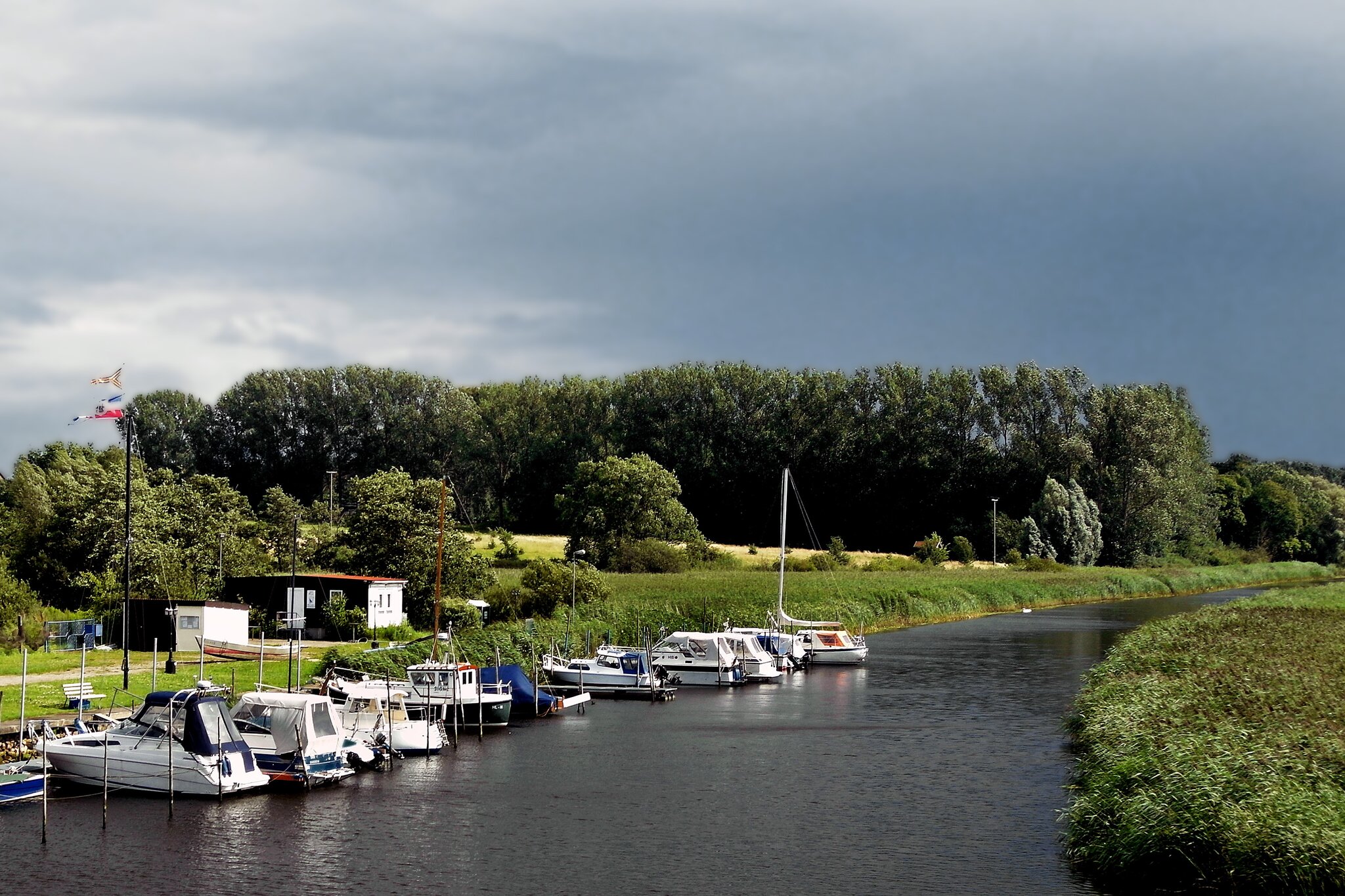 Dassow: Der Hafen am Ufer der Stepenitz - Dassow