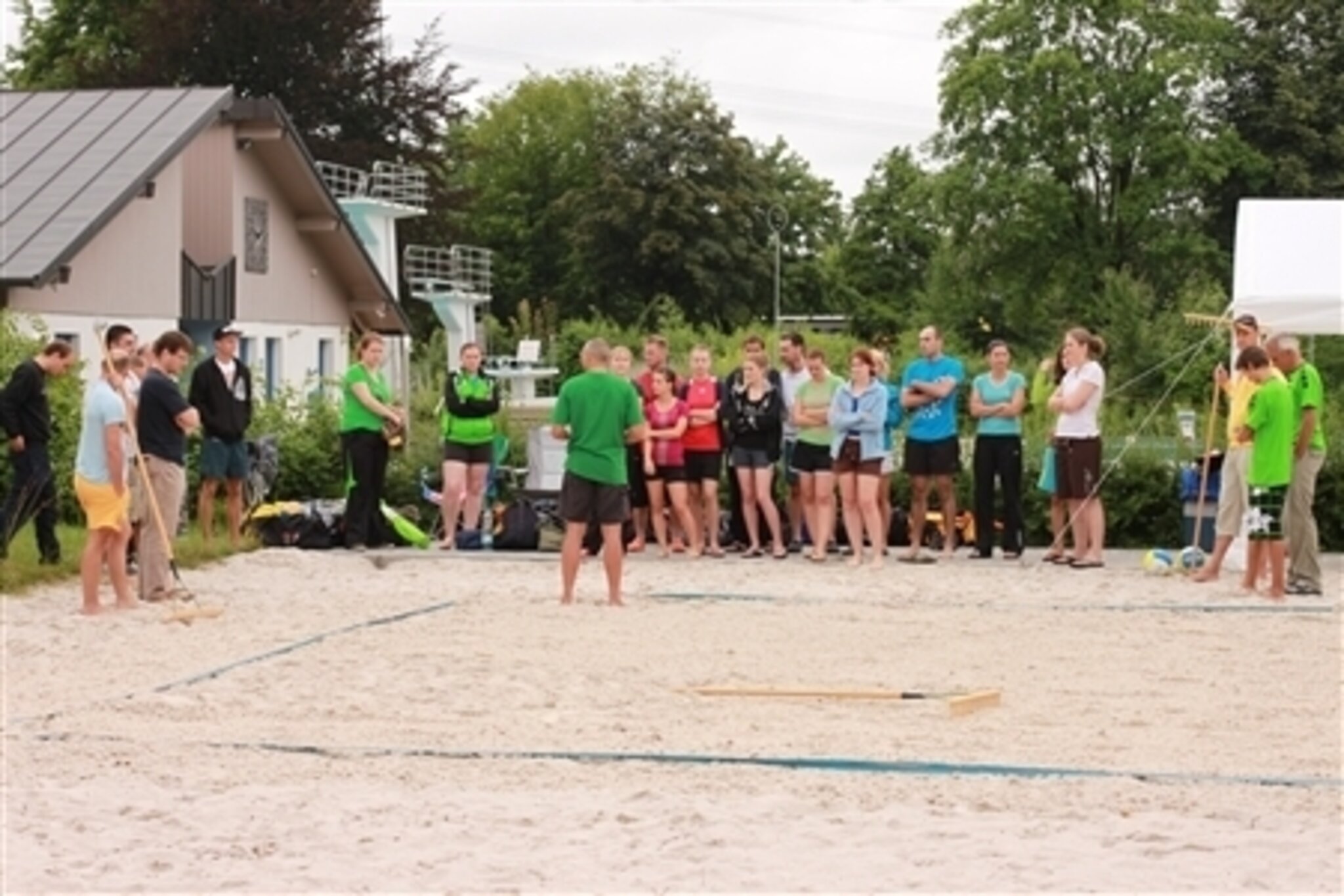 Sehenswerte Spiele bei allen Beach-Turnieren im Meitinger Freibad ...
