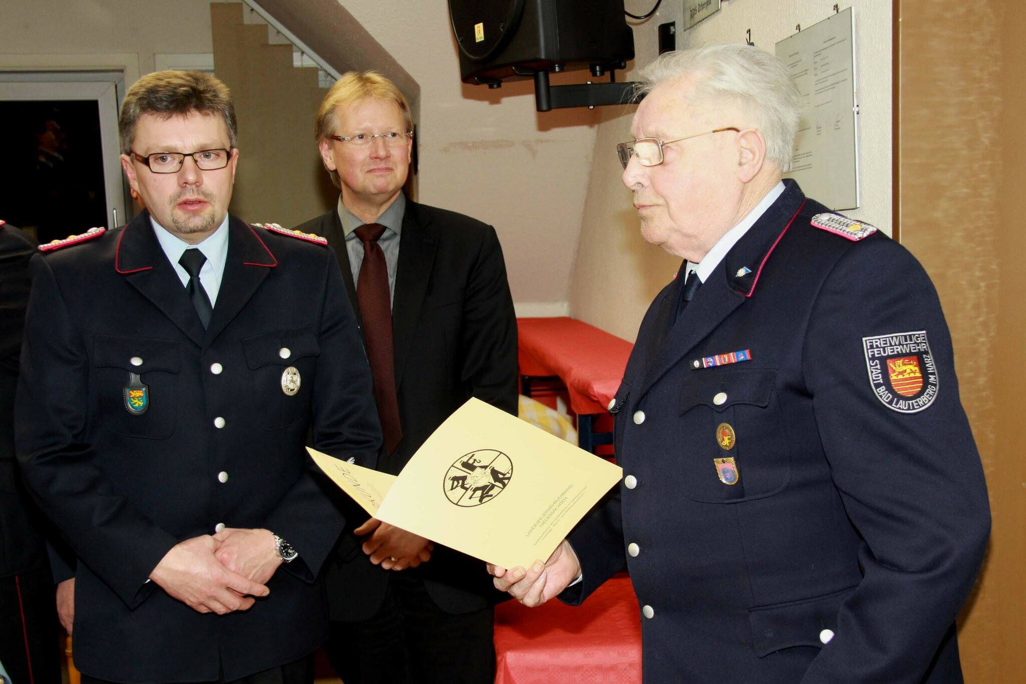 Oberbrandmeister Karl Banse 70 Jahre in der Feuerwehr - Bad Lauterberg ...