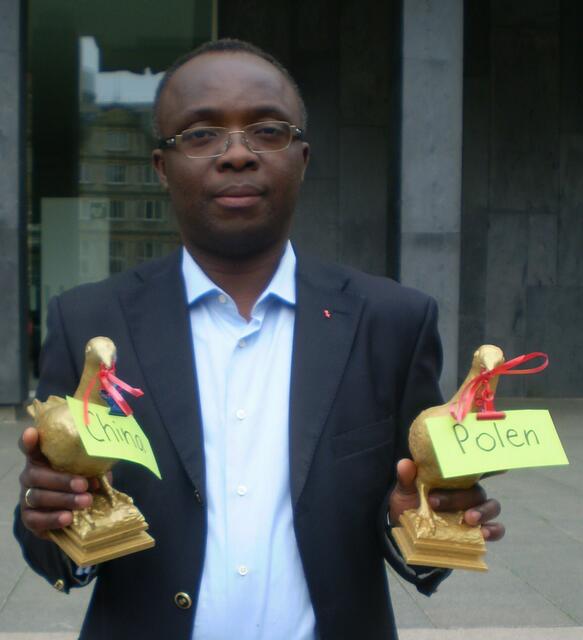 Dr. Martin Korol und die Bremer Friedenstaube, die jetzt in China ist ...