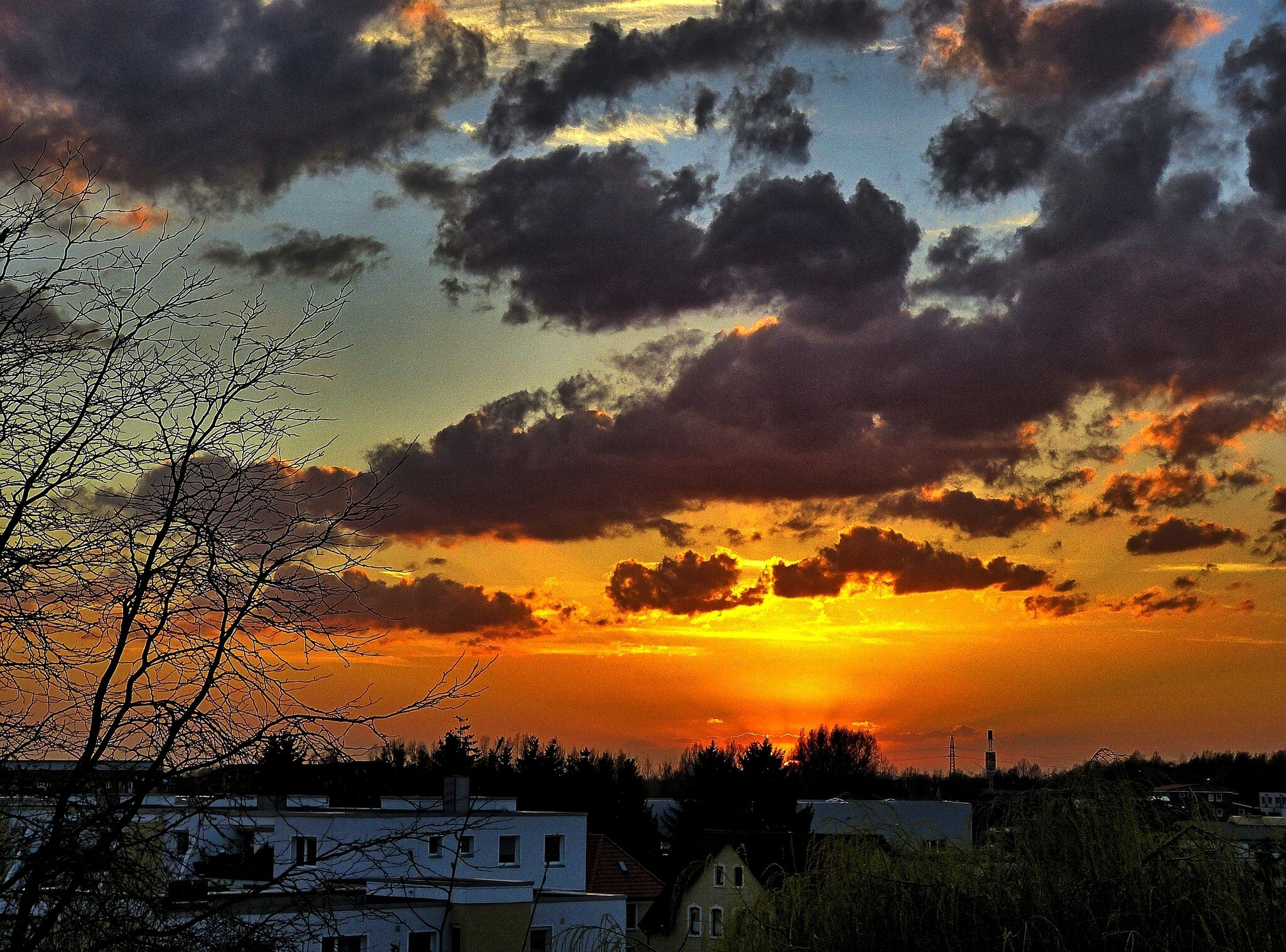 Drei Sonnenuntergänge im April - Laatzen