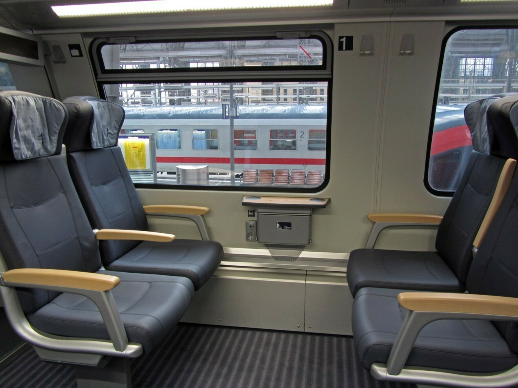 Neuer Doppelstockwagen mit erster Klasse - Stadtallendorf